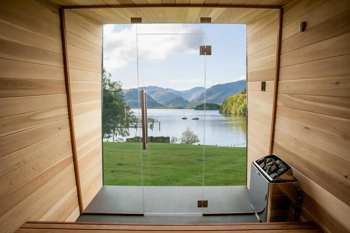 Outdoor Sauna Window View Traditional Canadian Red Cedar Sauna Room ...