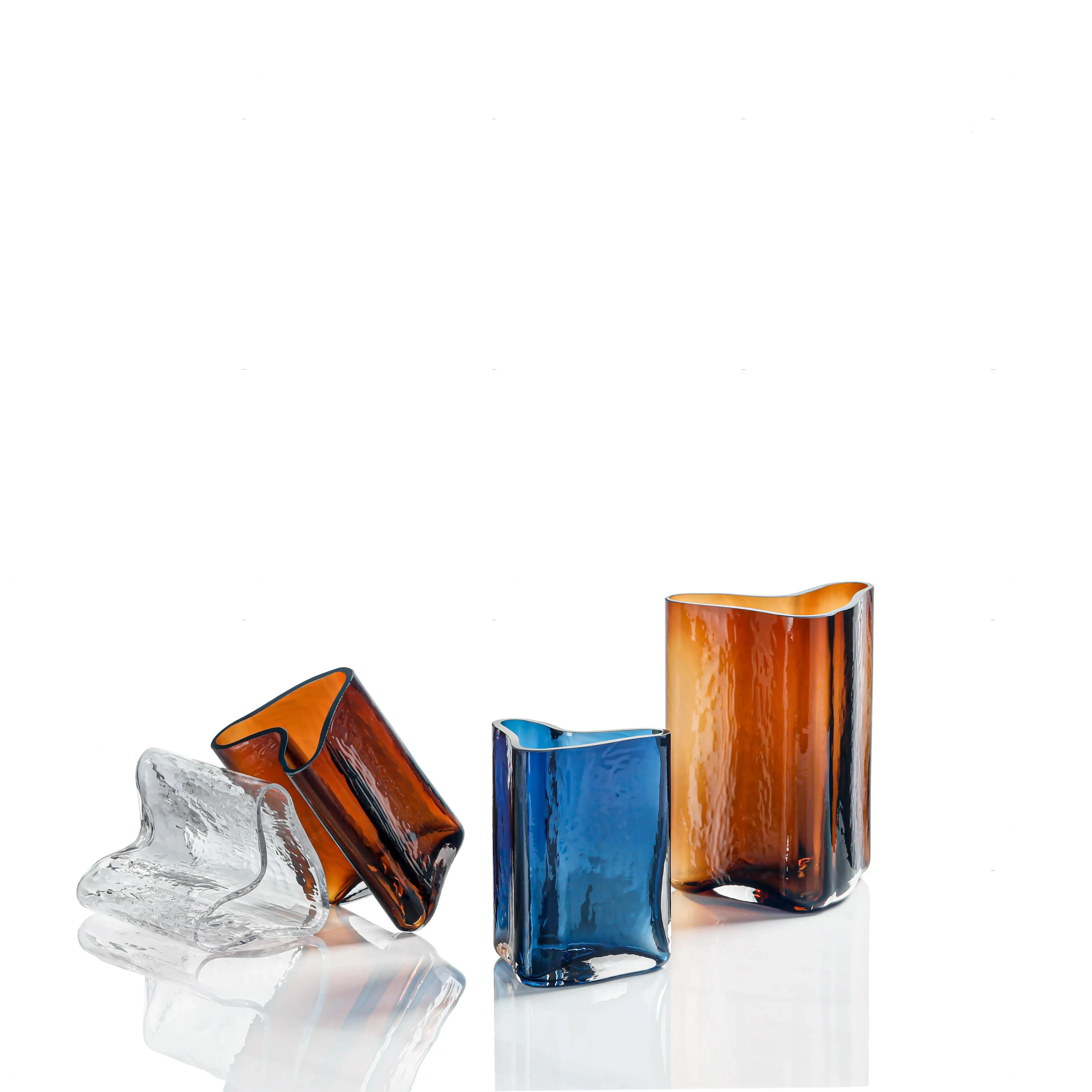 Rylava Nordic Modern Art Irregular V-shaped Glass Crystal Vase Is Used ...