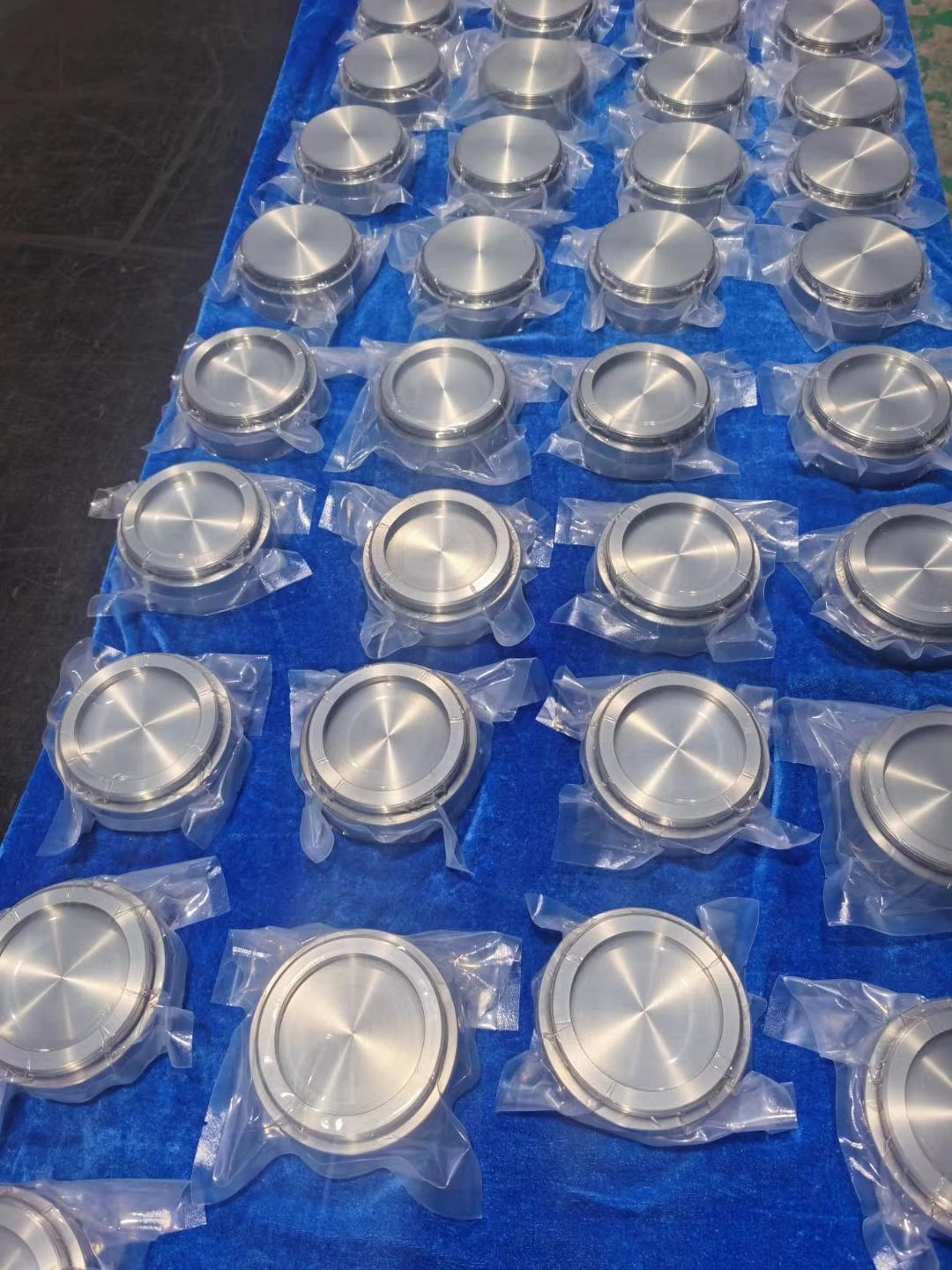 Dia 100*40mm Round Titanium Sputtering Target For Hardware Tool Coating ...