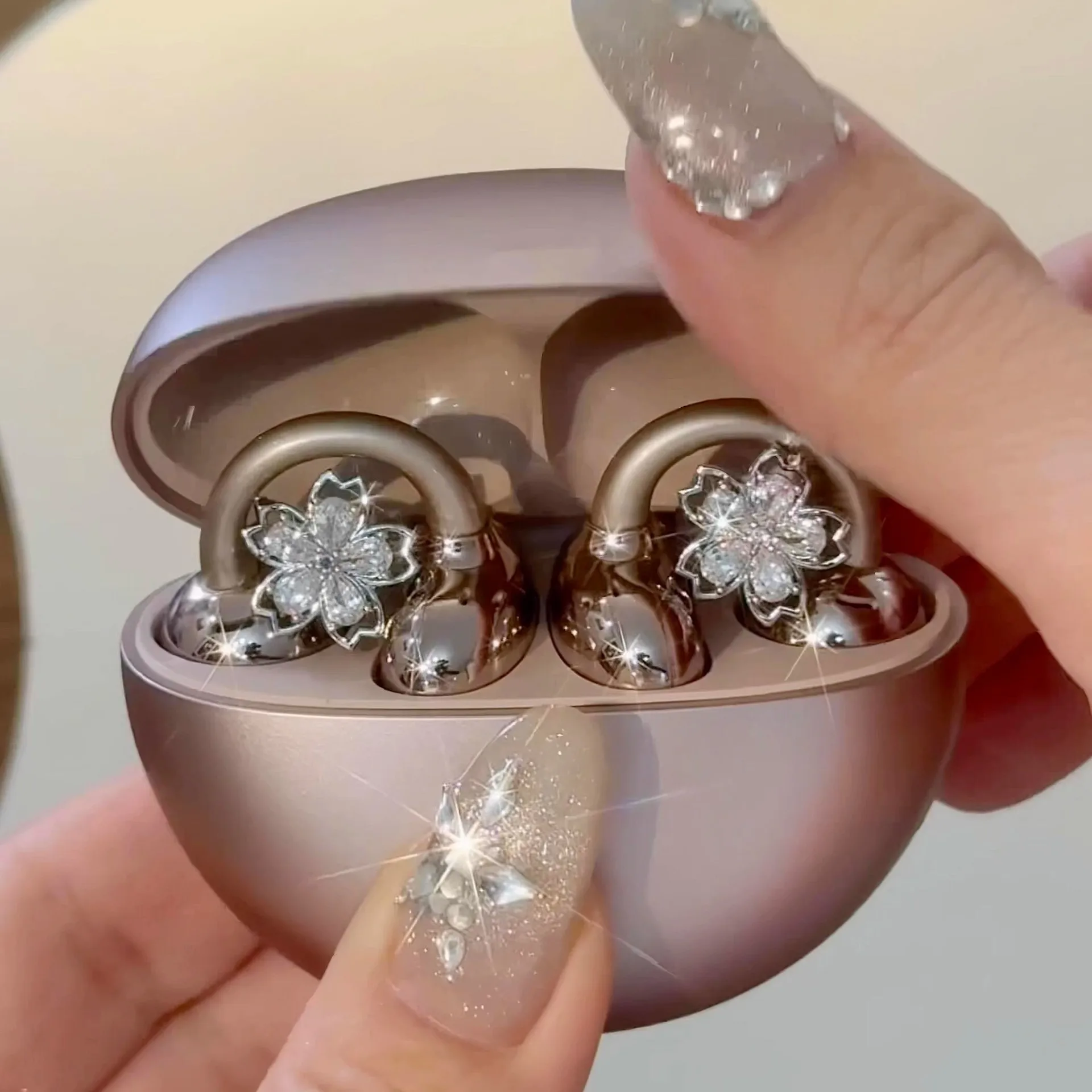 Canli ACC Bluetooth Earbuds with Rotatable Flower Earrings