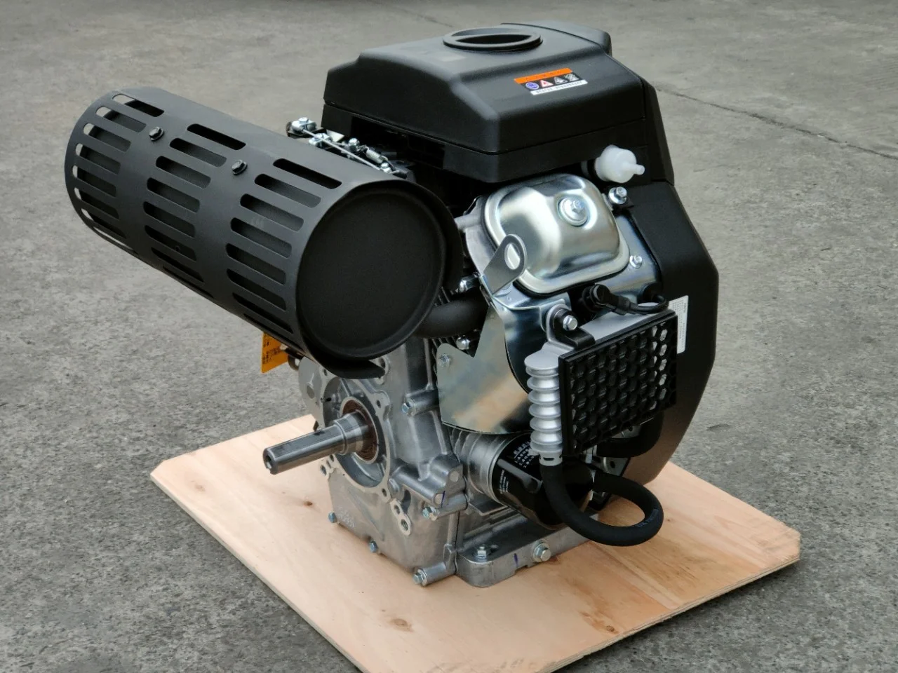 Rato R740 27HP Gasoline Engine - High Rigidity & Power
