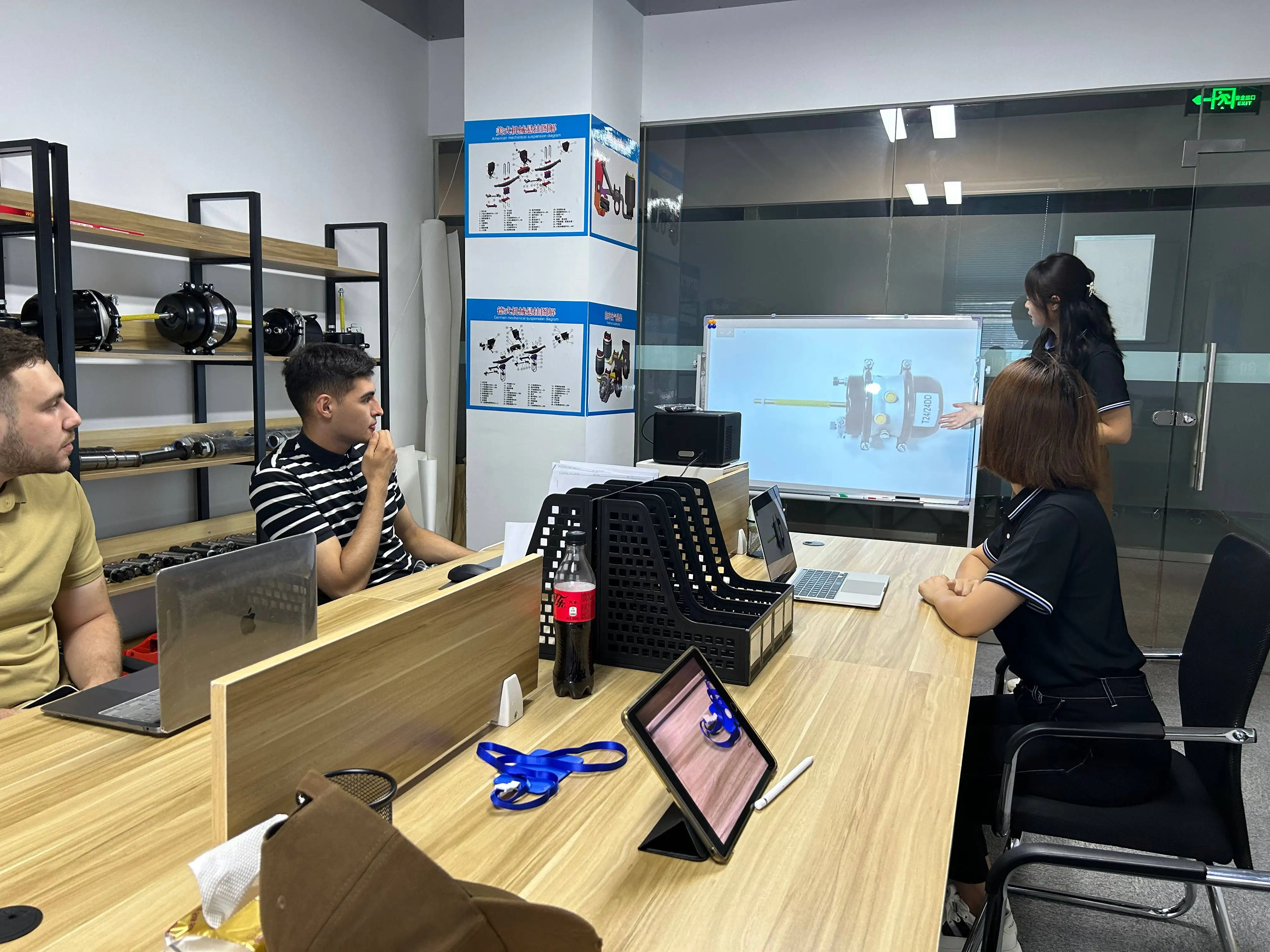 Truck Spare Parts Bush Pins Trailer Suspension Hot Shaft Forging ...