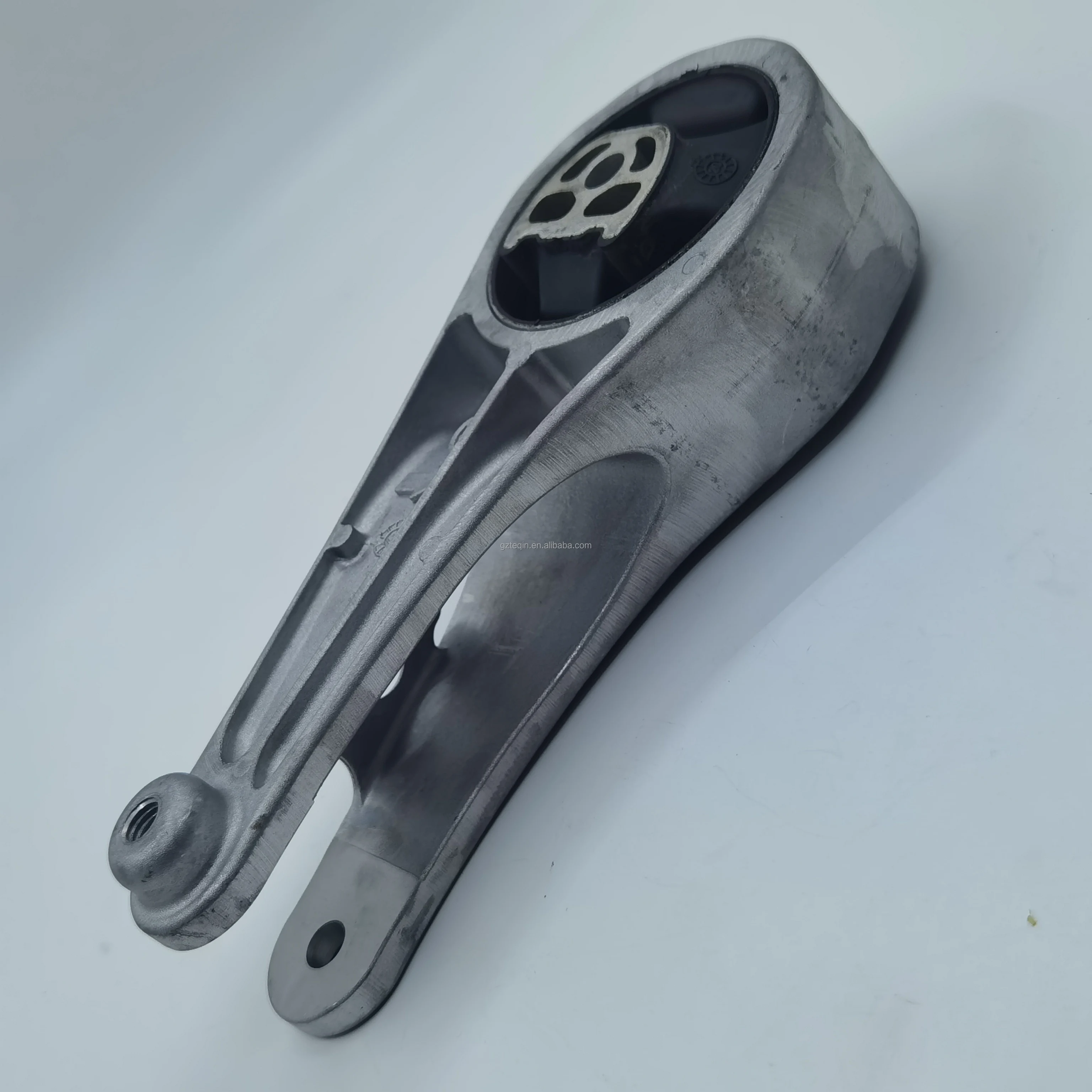 84146943 84823263 Transmission Mount Lower Trans Mount 84146943 ...