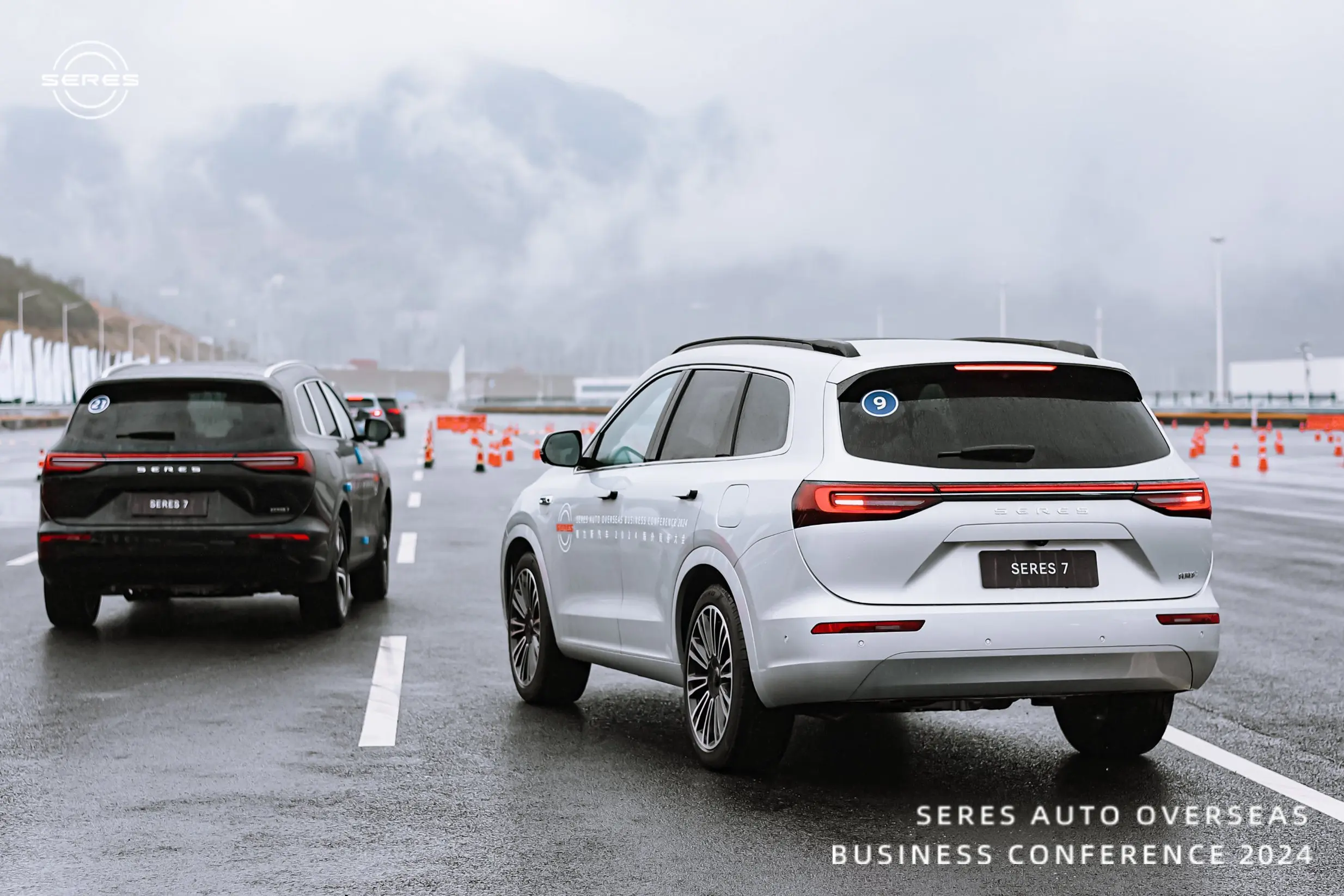 Huawei AITO M7 - Luxury Hybrid SUV with Intelligent Driving