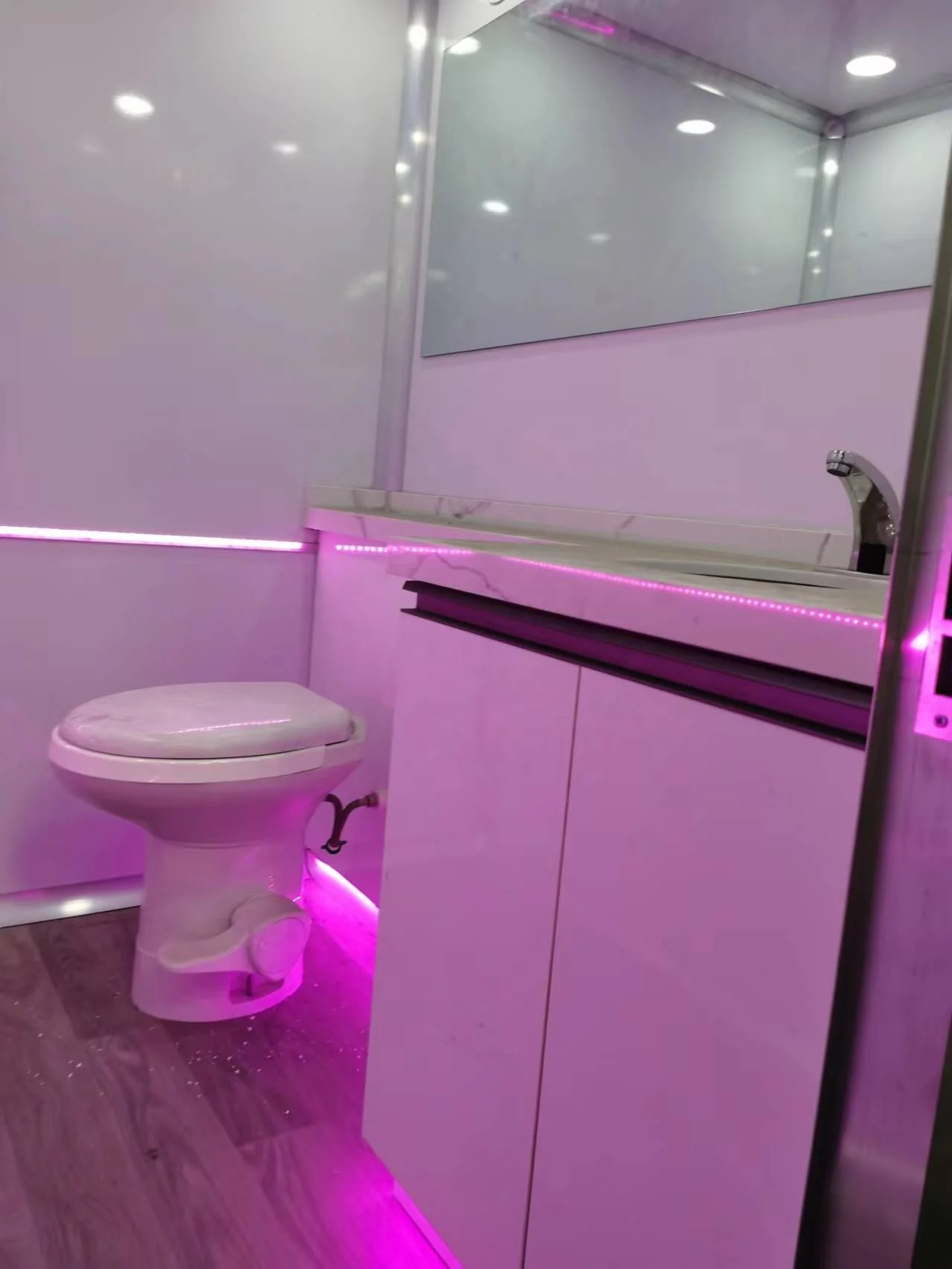 NEWWIN Vip Mobile Toilet Trailer Luxury for Sale Toilet-trailer and ...