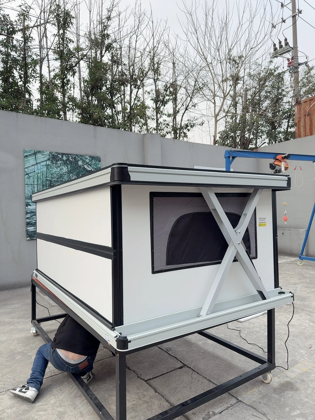 P-show Overland Rooftop Camper - Remote-Control Electric Tent