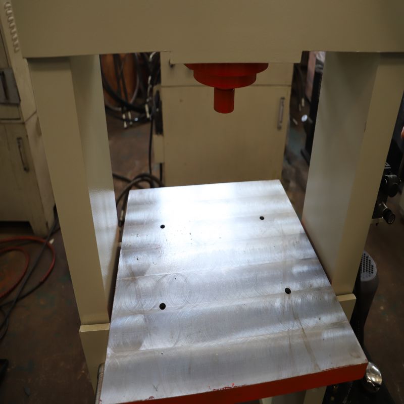 30 Ton & 60 Ton Hydraulic Press Machines for Metal Processing
