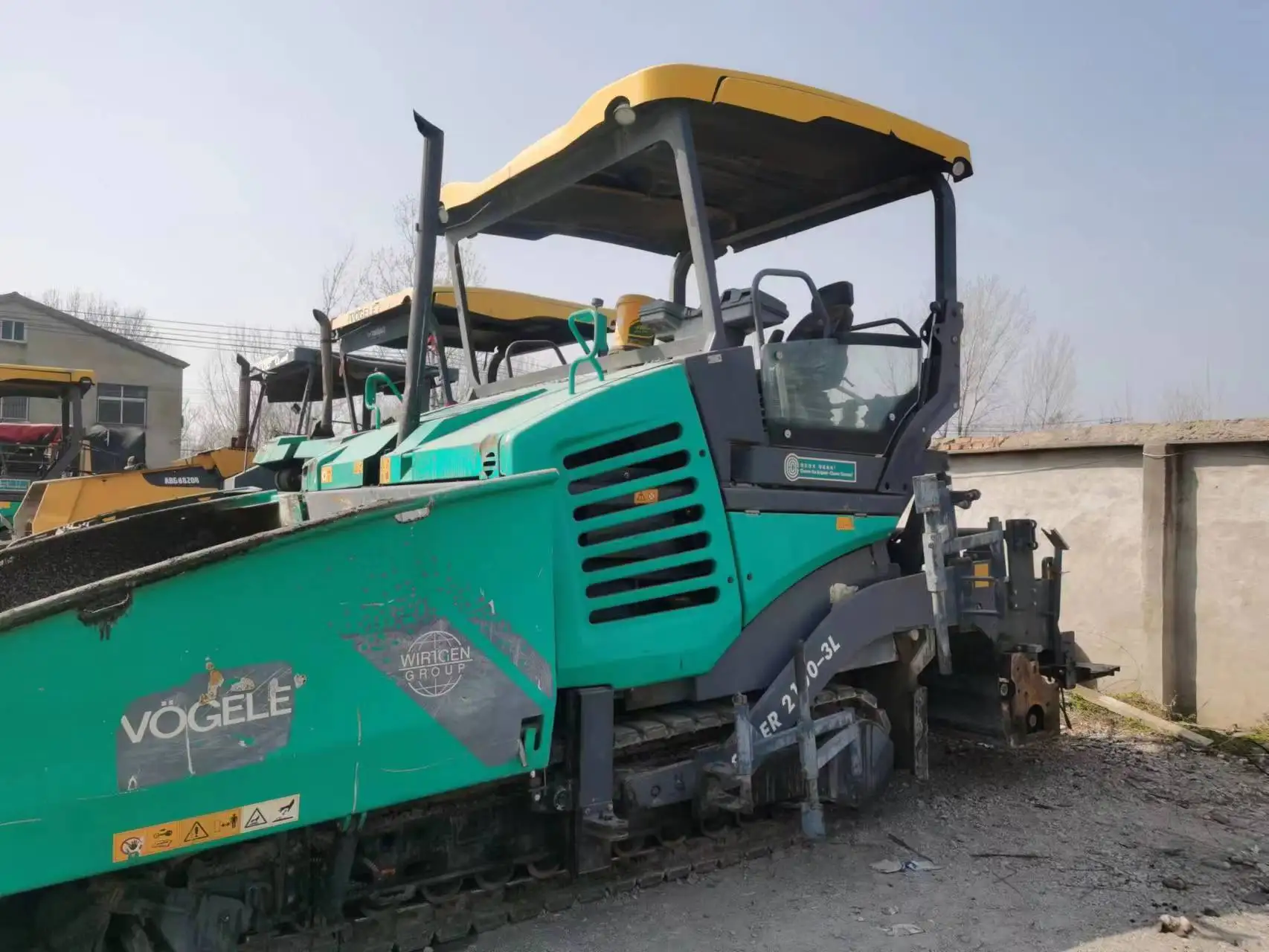 Vogele Asphalt Pavers - Durable, Efficient, and Versatile