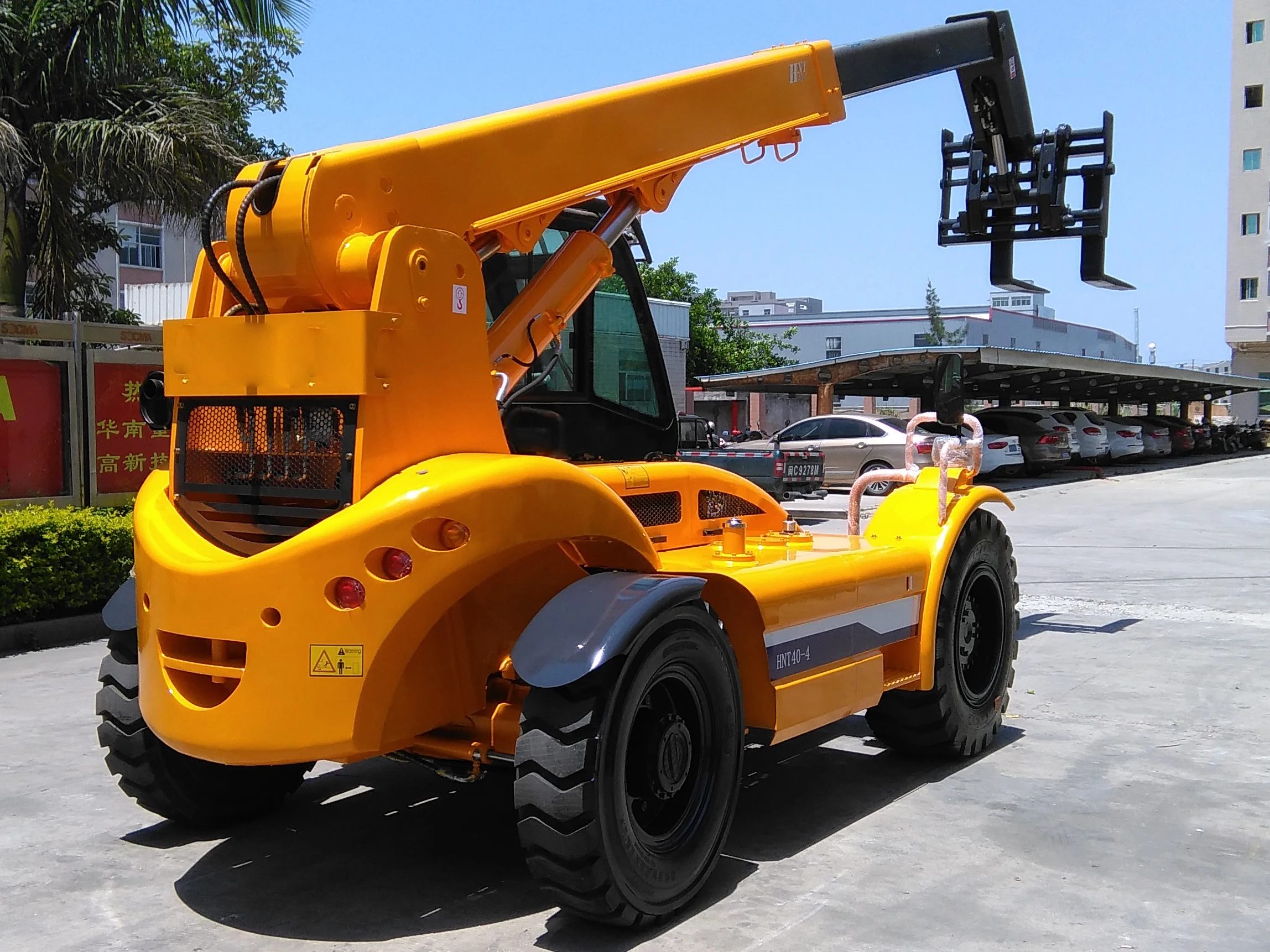 Rotating Telehandler HNT25 for Sale in Algeria - 2.5 TON