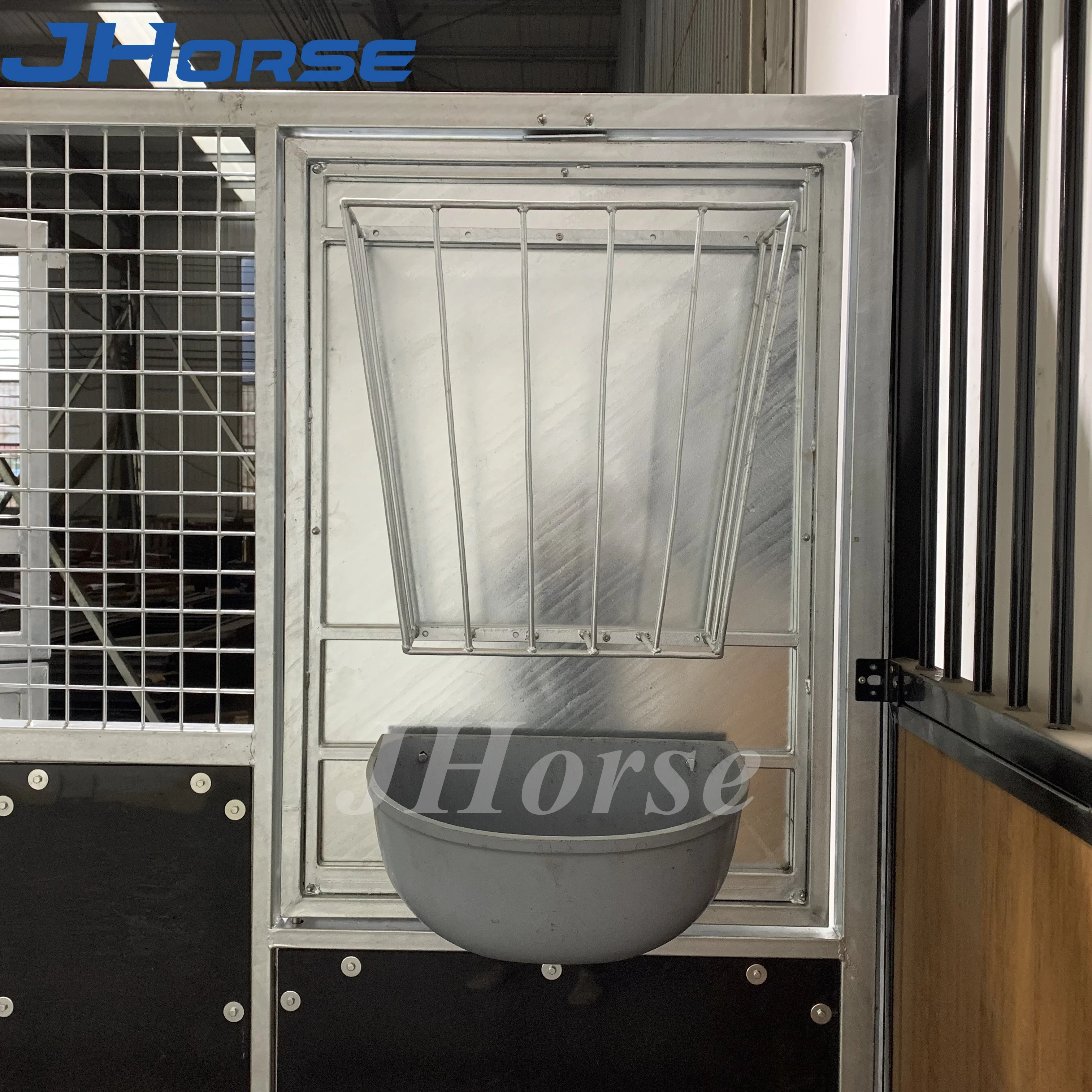 Outdoor Portable Horse Box - Durable Stalls with HDPE Panels