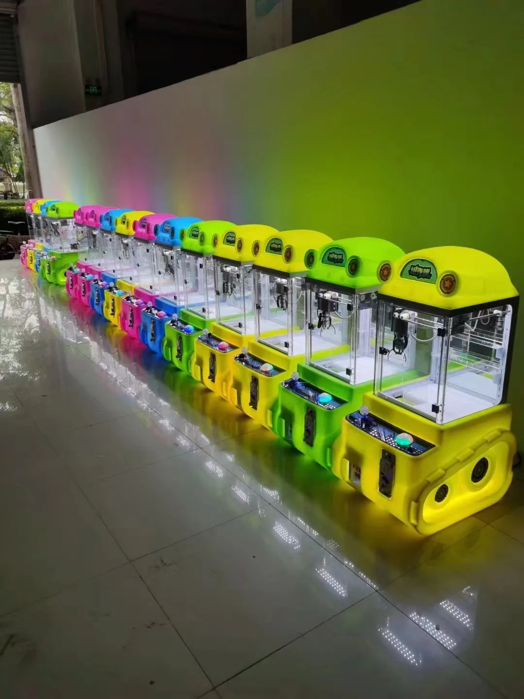 Factory Price Amusement Super Tank Plastic Colorful Vending Prize Gift ...