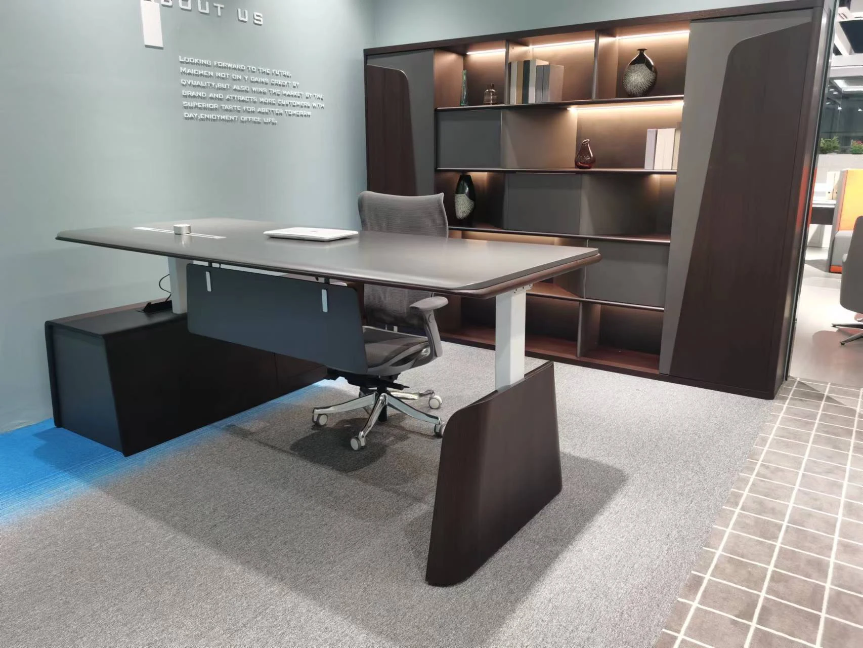 Modern Design Boss Office Furniture Luxurious Motorized Smart Height ...