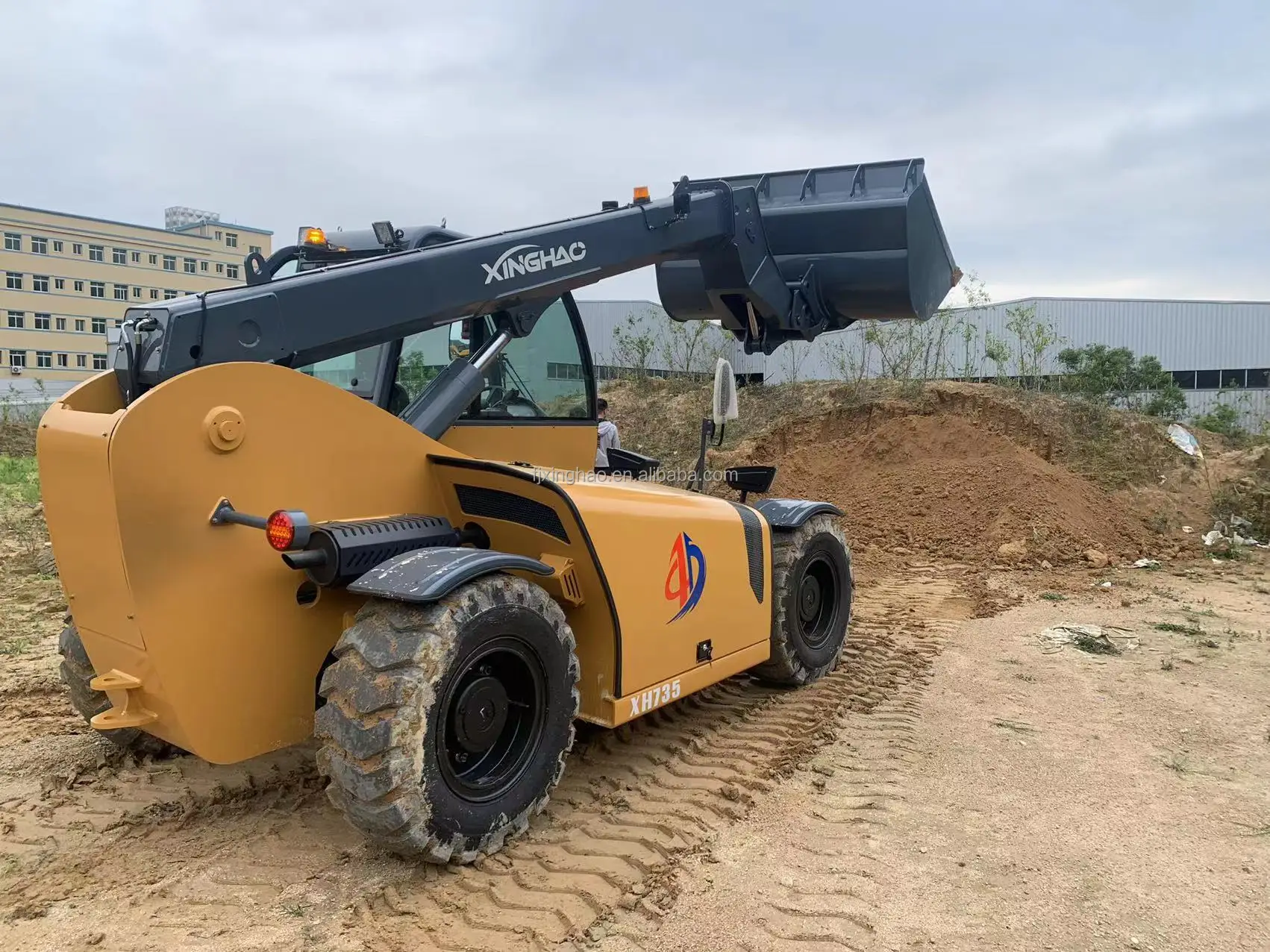 Xinghao 4x4 Wheels Telescopic Forklift Rough Terrain Telescopic ...