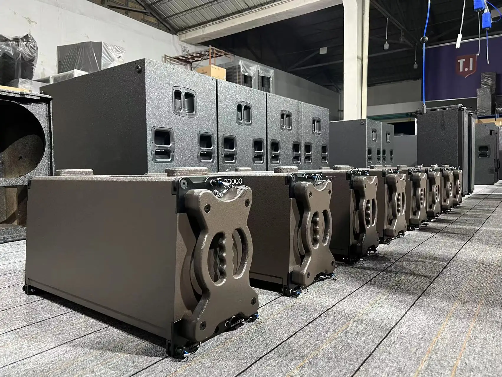 Dual 5 Inch Line Array - Professional Audio for Outdoor Events