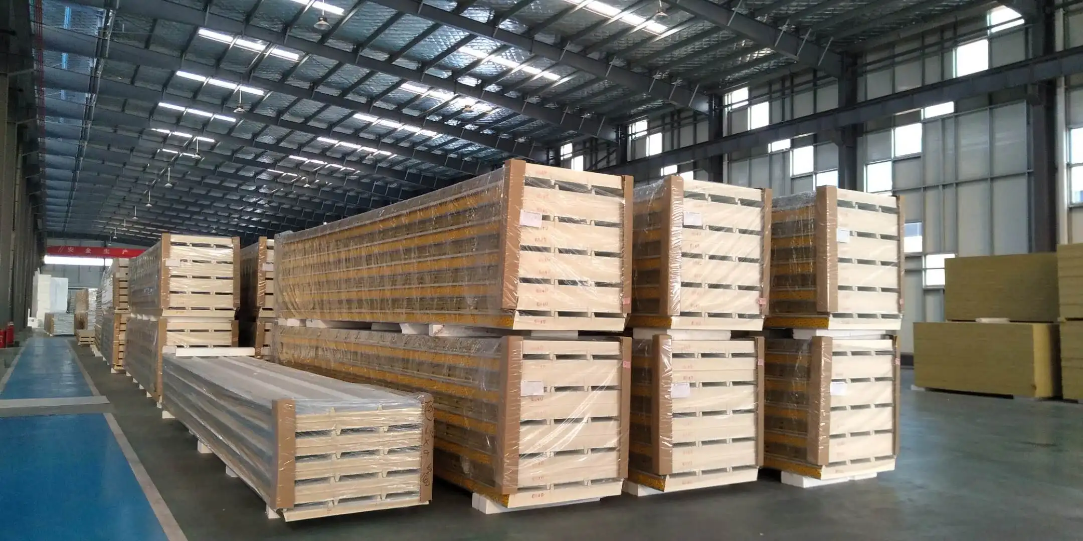 Insulated Pu Polyurethane Foam Sandwich Wall / Roof / Ceiling Panels ...