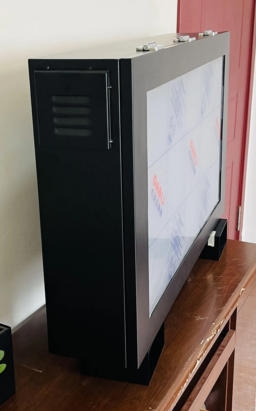 Custom 32 Inch LED Display Cabinet with Cooling System