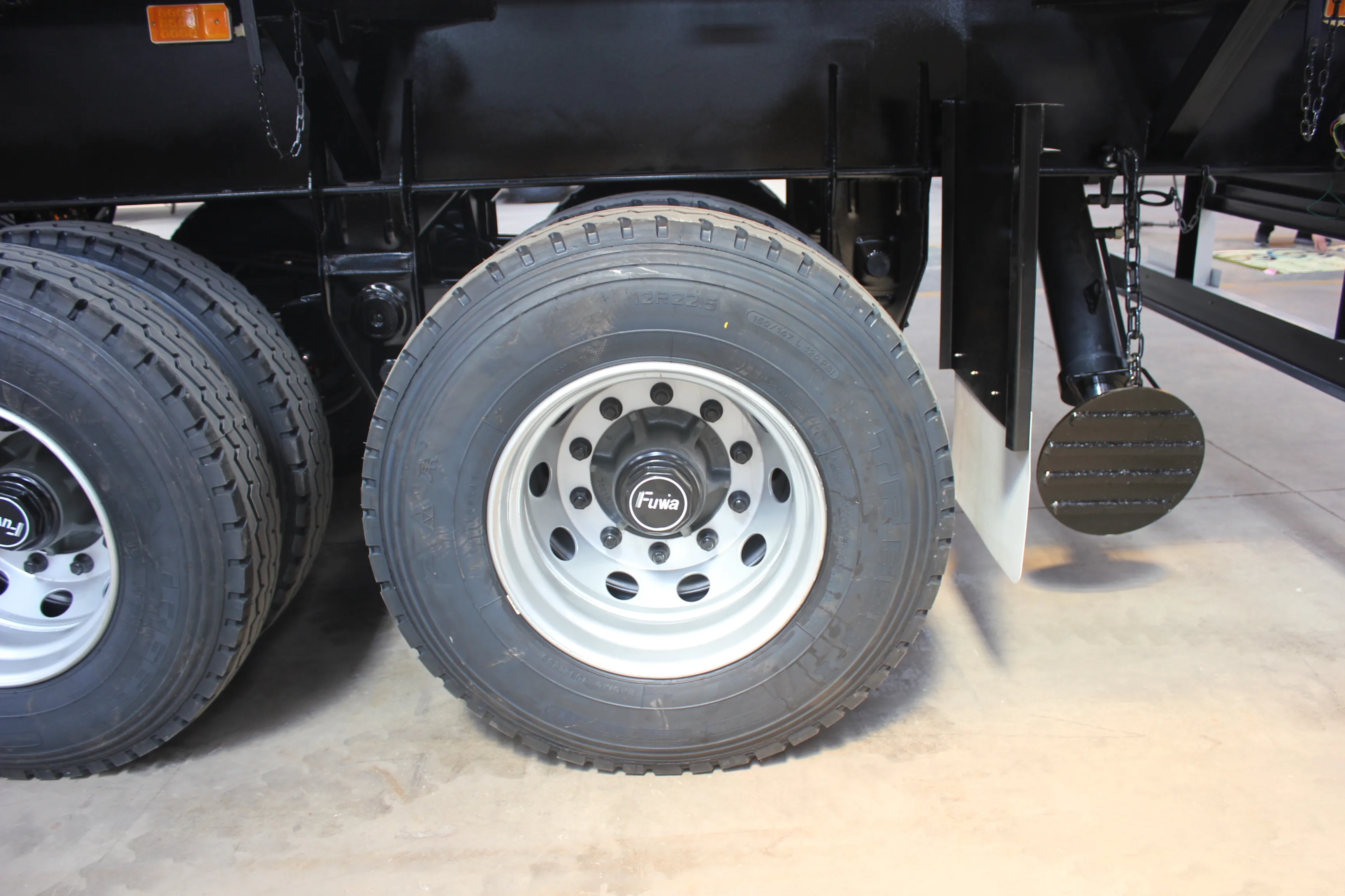 60 Ton Tipper Trailer - Durable Semi-Trailer for Bulk Cargo