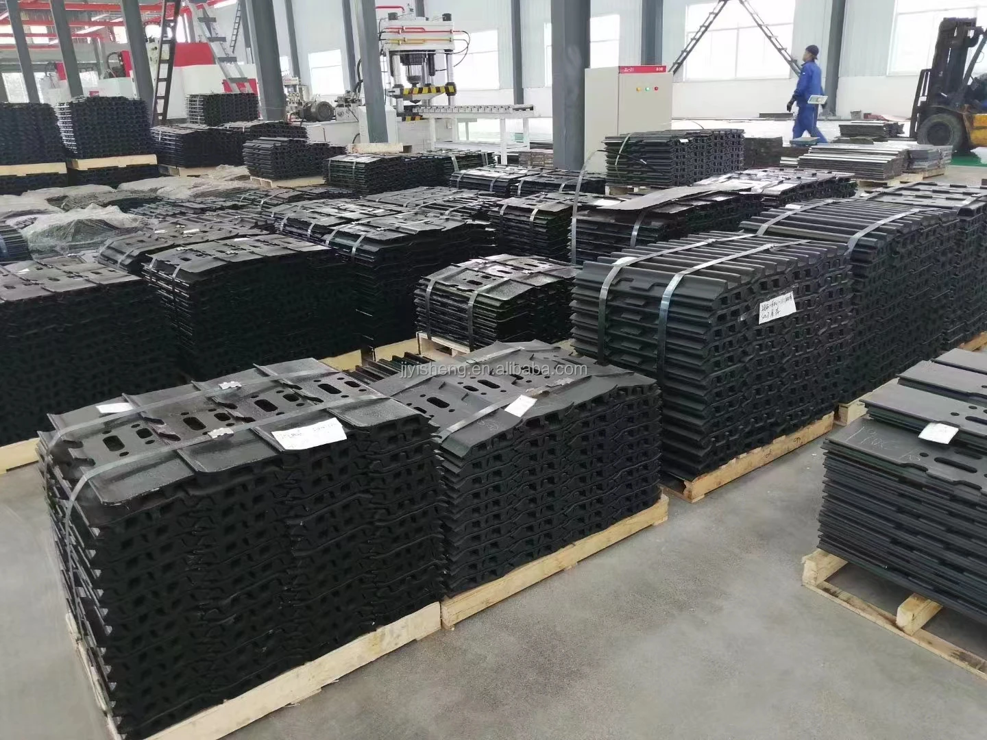 Excavator Triple Bar Grouser Track Pad - Durable & Versatile