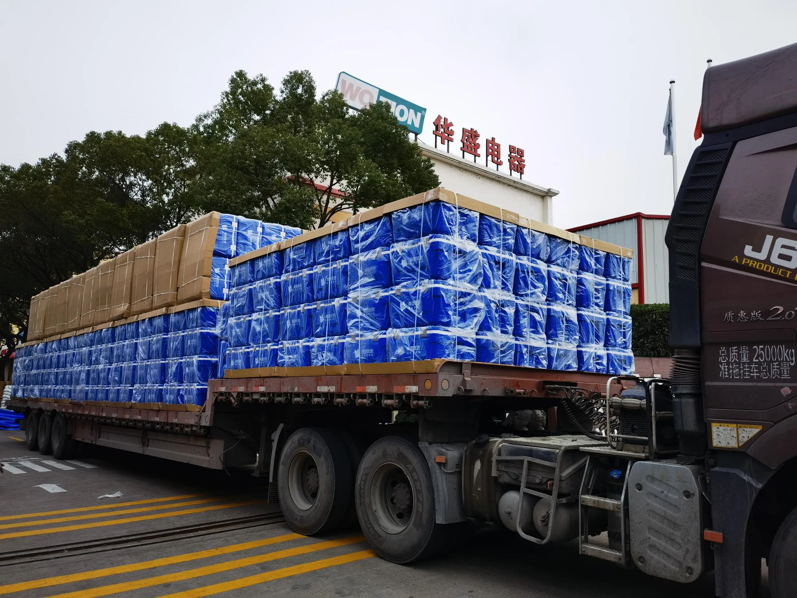 Large Fish Box With Wheeled PE Material Portable Thermal Insulation ...