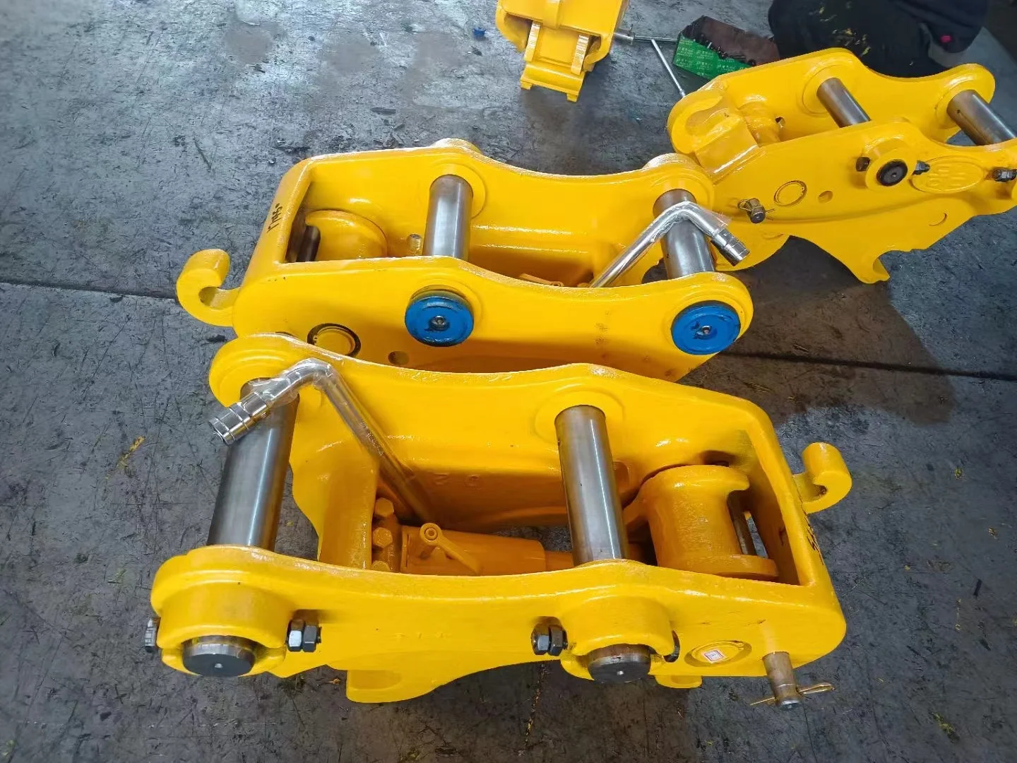 360 Degree Rotating Connector Manipulator for Excavators