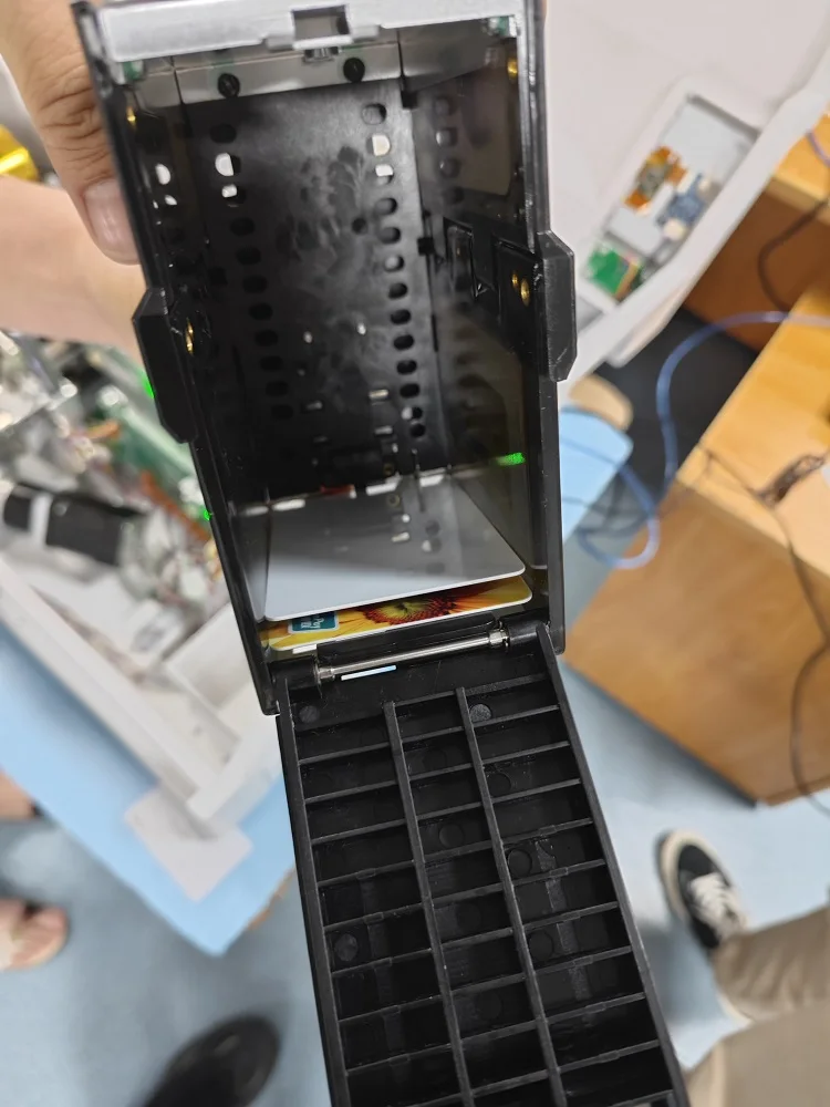 CR80 Emboss Indent Magstripe EMV Smartcard Issuance Machine