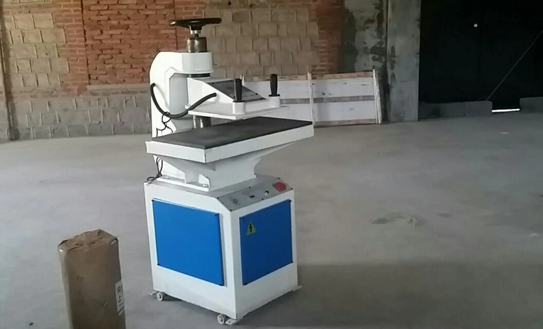 12 Ton Hydraulic Swing Arm Clicker Press Leather Fabric Shoe Making Die ...
