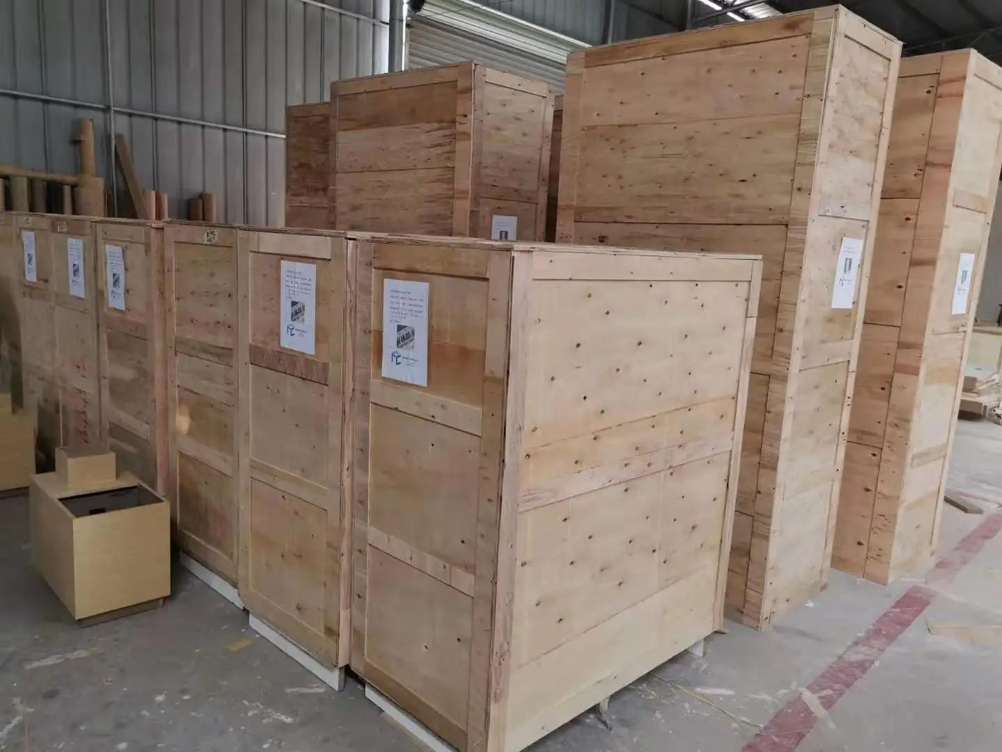 Elegant Golden Metal Display Rack Clothes Garment Store Display ...