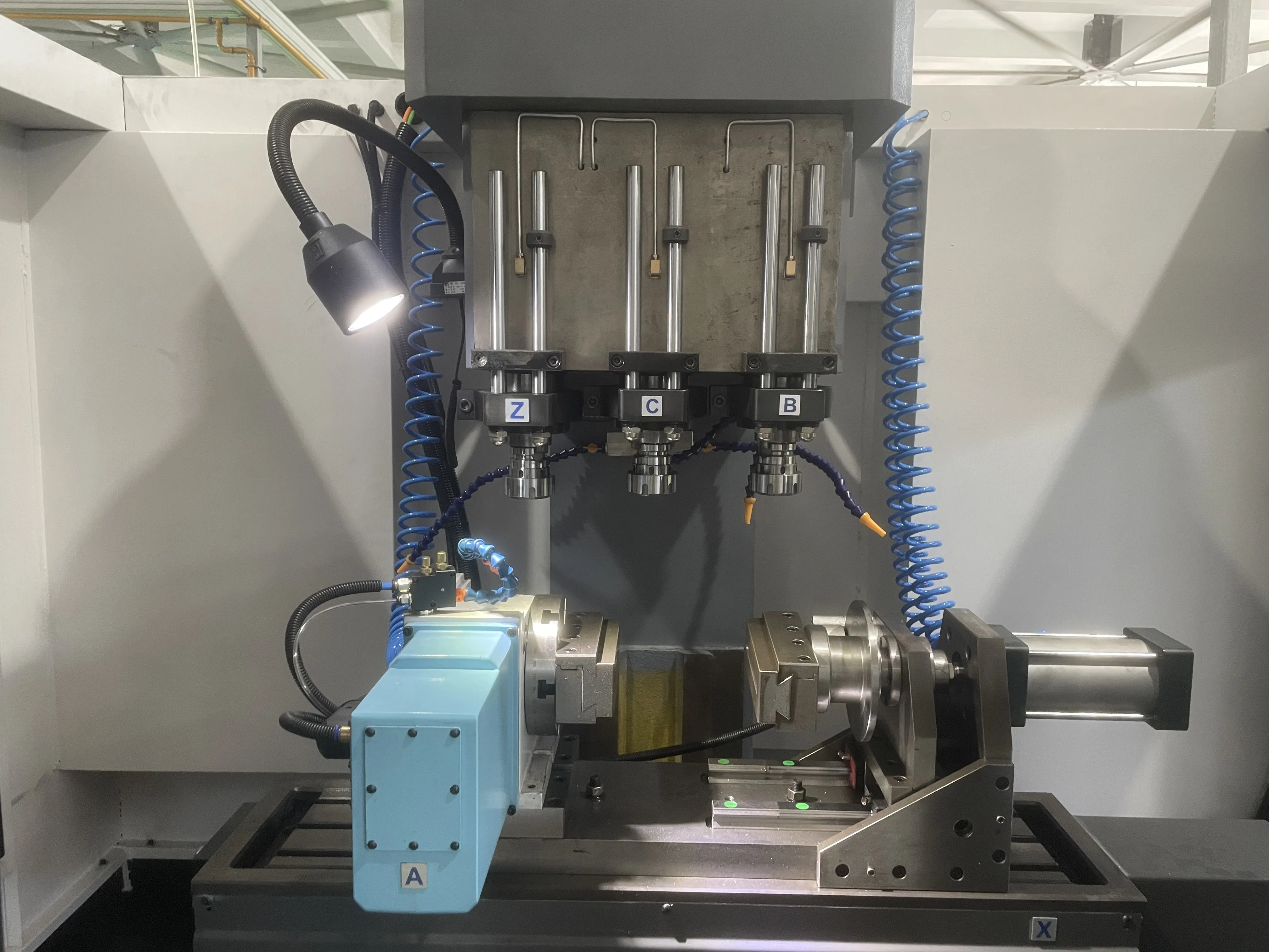 Automatic 3 Spindles Faucet Making Vertical Cnc Drilling And Tapping Machine High Efficient