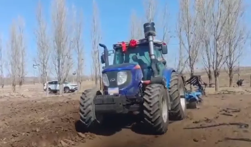 4WD Blue Agricultural Diesel Tractor Farmer's Used/New Tractor with YTO ...