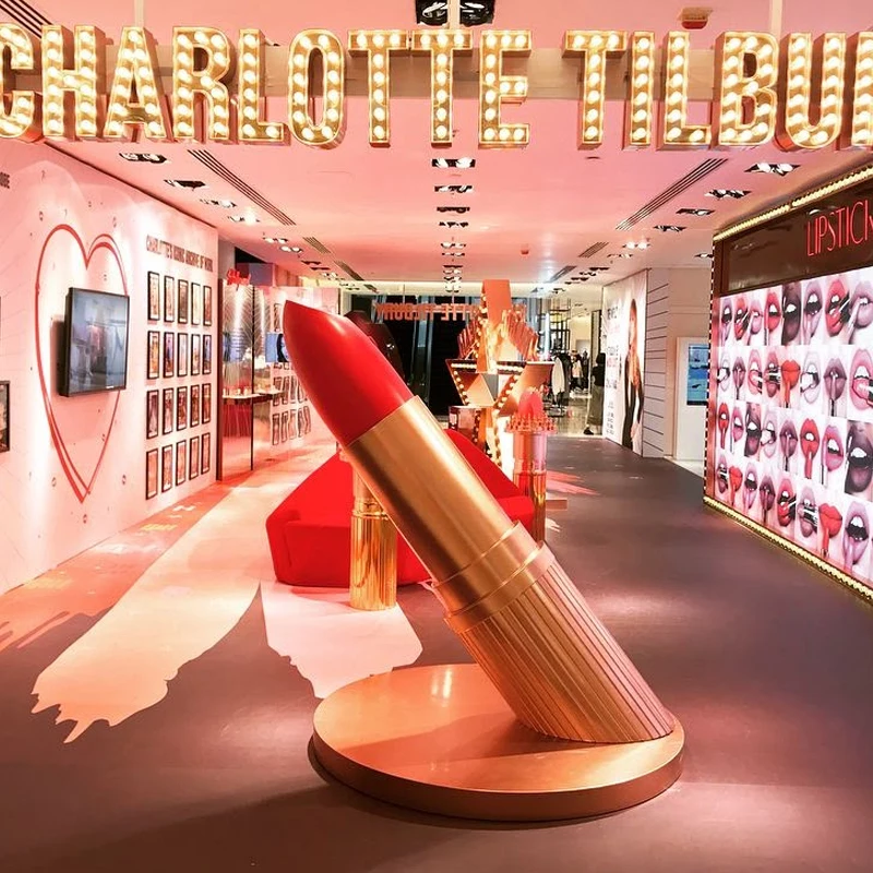 Creative Advertising Props Oversized Cosmetic Bottles and Sculptures ...