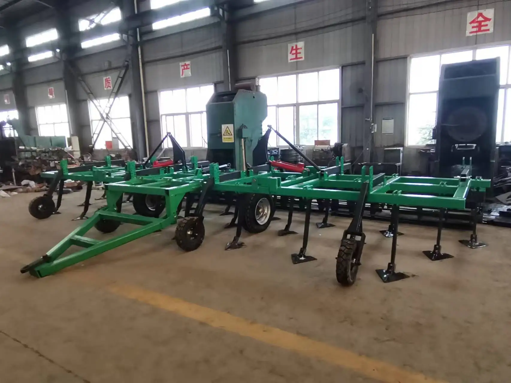 Cultivator Subsoiling Machinery - High-Power Tractor Seedbed Cultivator