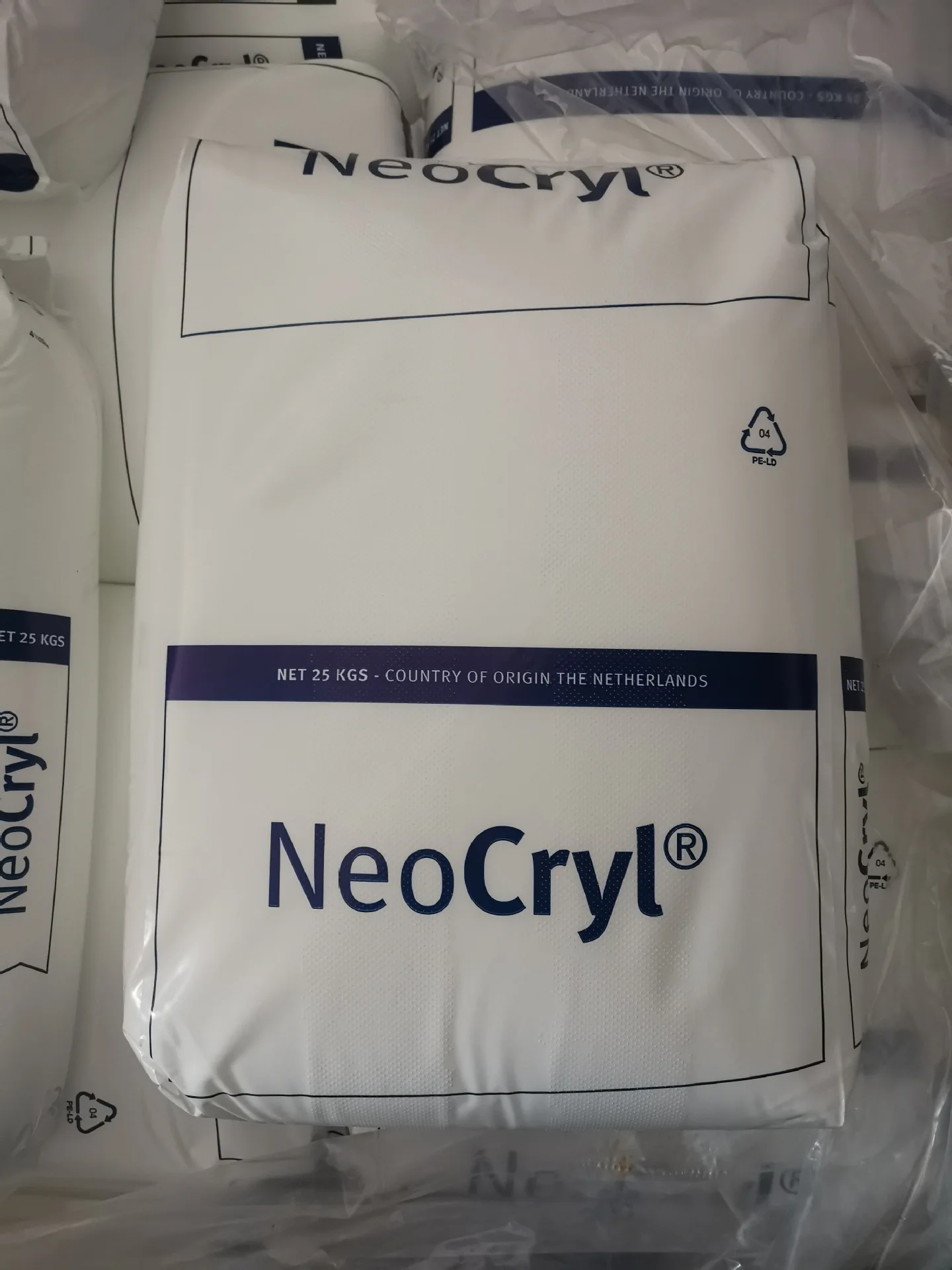 우수한 내구성과 접착력을 가진 단단한 아크릴 수지 (BMA/MMA 공중 polymer) NeoCryl| Alibaba.com
