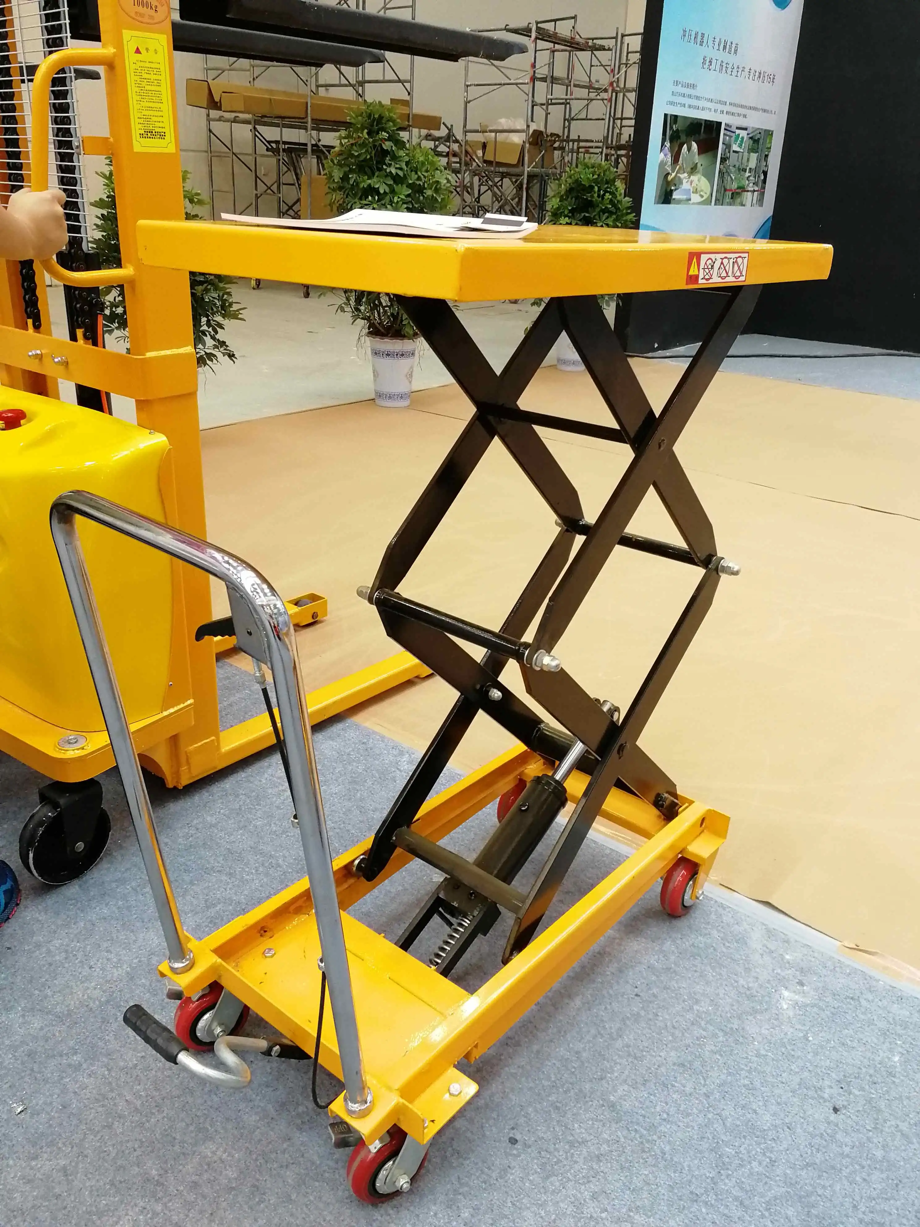 1 Ton Capacity Manual Lifting Table Home Use Farms Machinery Repair ...