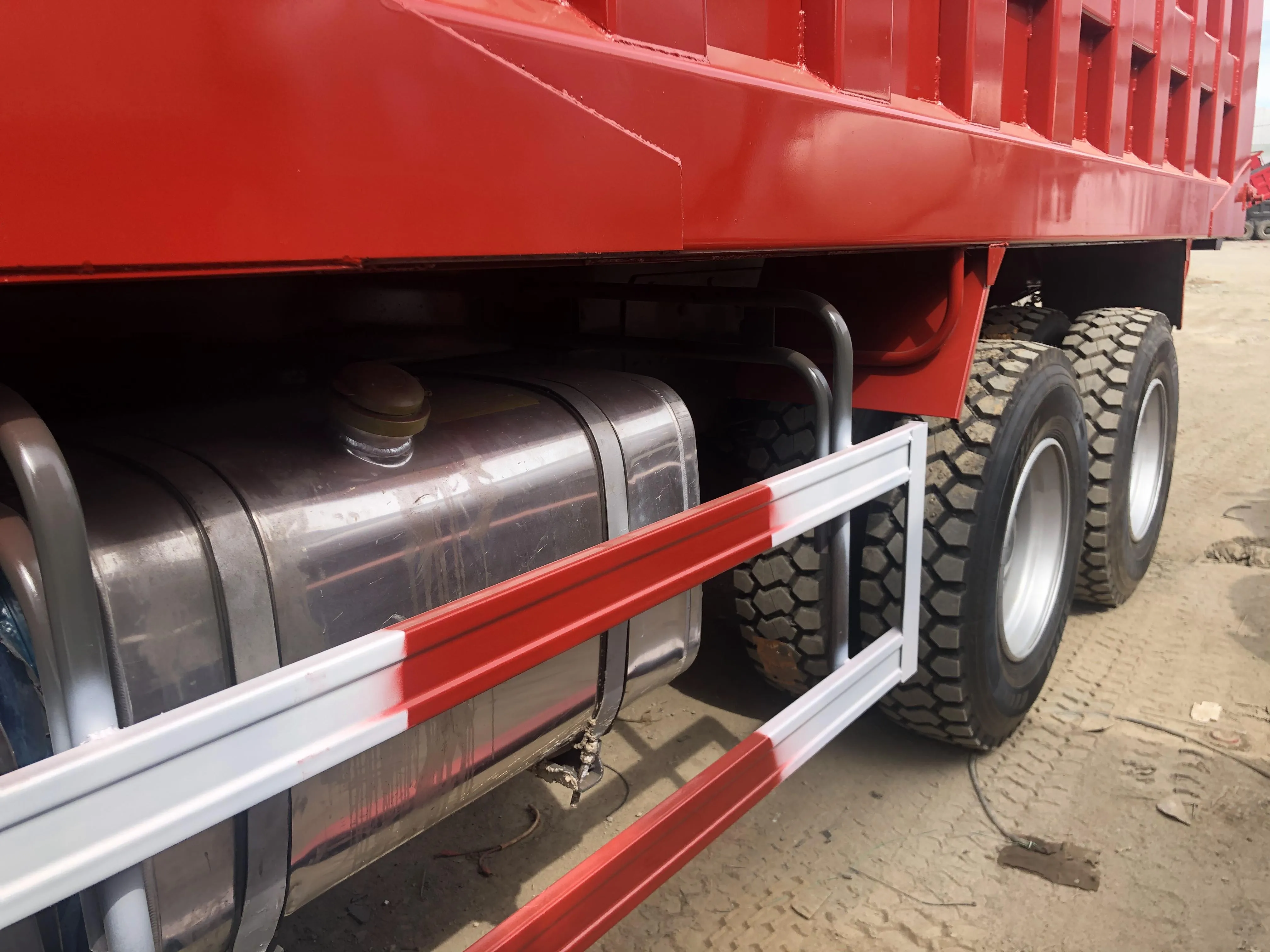 Trucks Tipper Tractor Howo 6x4 Sinotruck Tow 10 Wheel Light Commercial ...