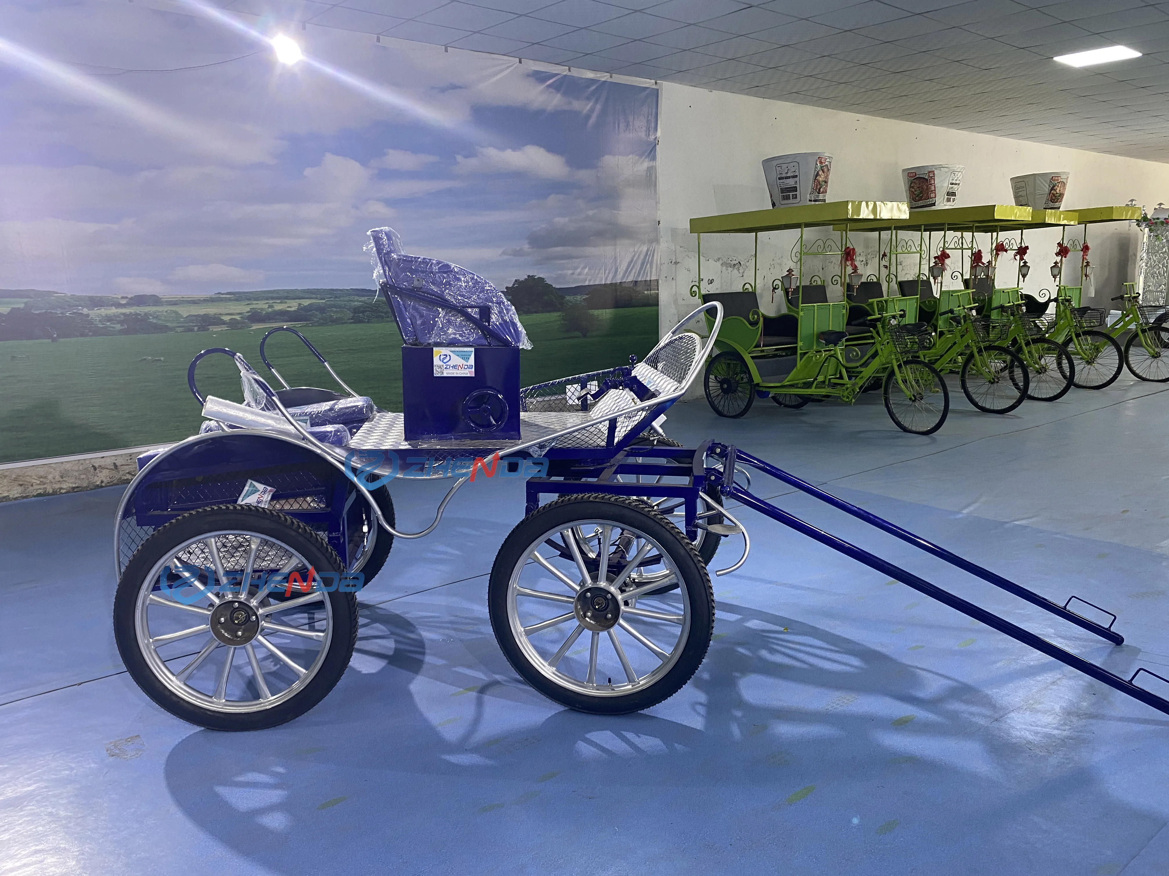 Luxury Four-Wheel Horse Carriage with Trunk for Weddings and ...