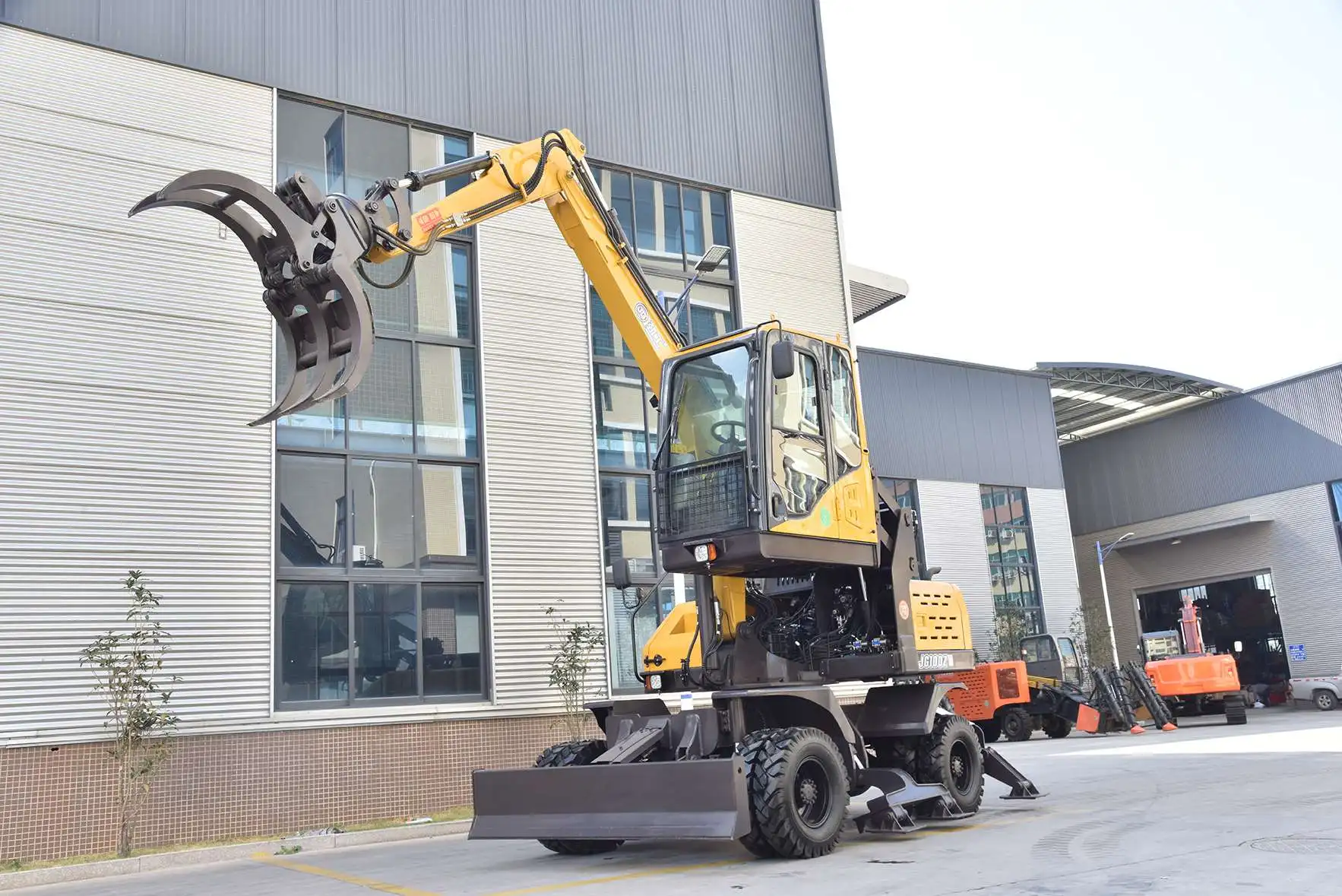 8 Ton Log Grab Loader Wheel Grapple Excavator with Lifting Cab for Wood ...