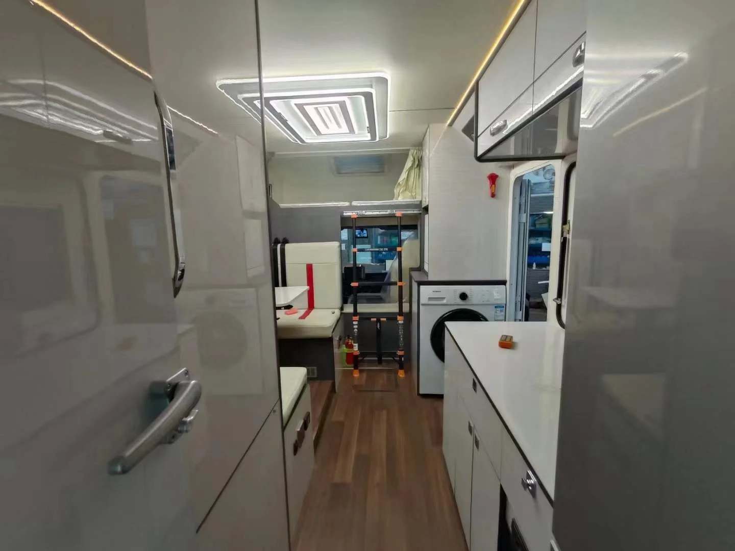 Limo RV Camper Motorhome - Customized Travel Trailer