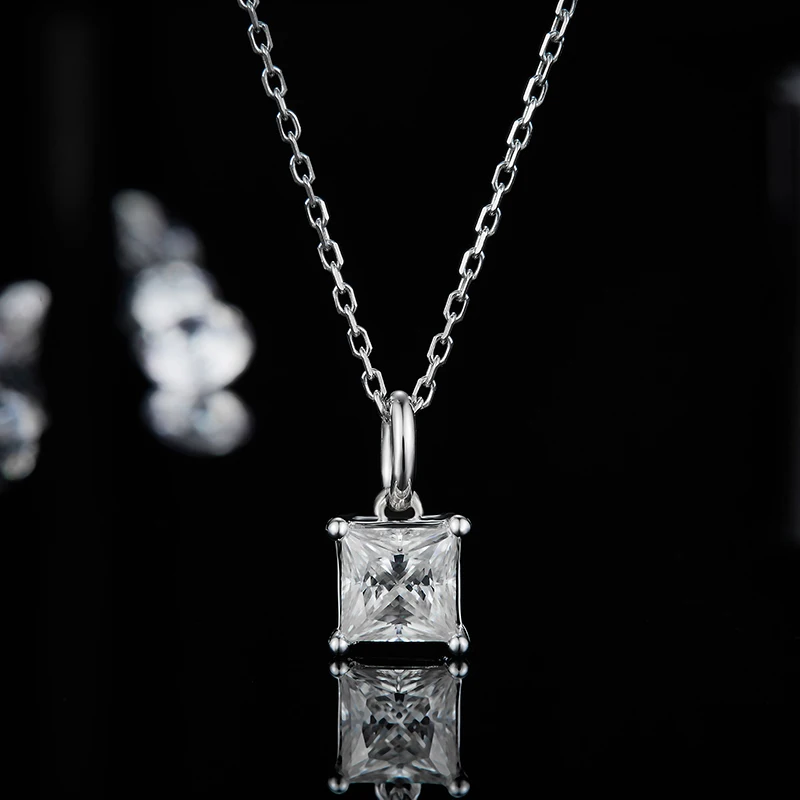 925 Sterling Silver Pendant Necklace with 1ct Moissanite