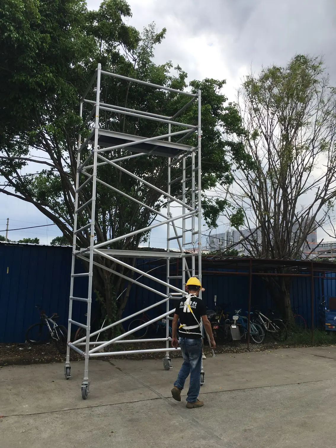 12 Ft Scaffolding - Mobile, Crank up Tower for Easy Access