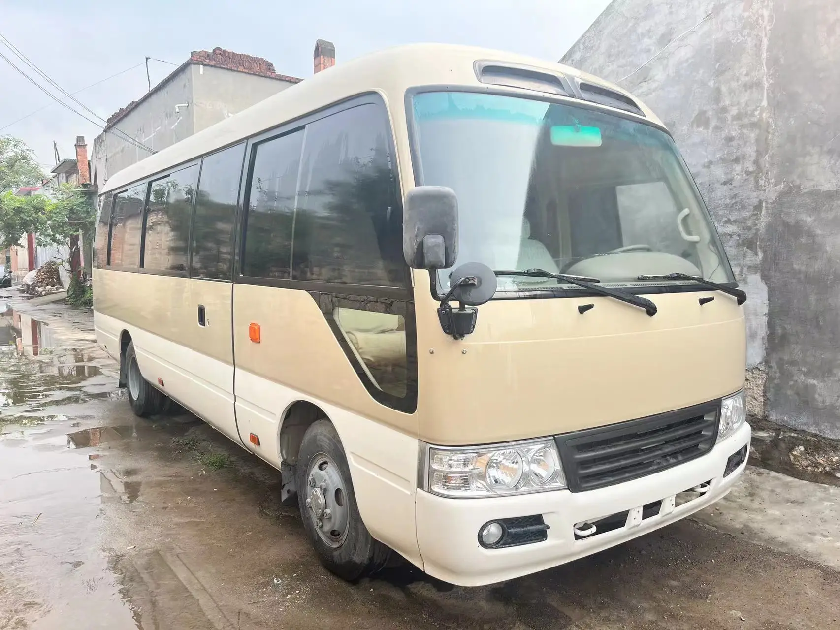 Luxury Used Toyota Coaster 30 Seater Bus Diesel Coaster Toyota Bus ...