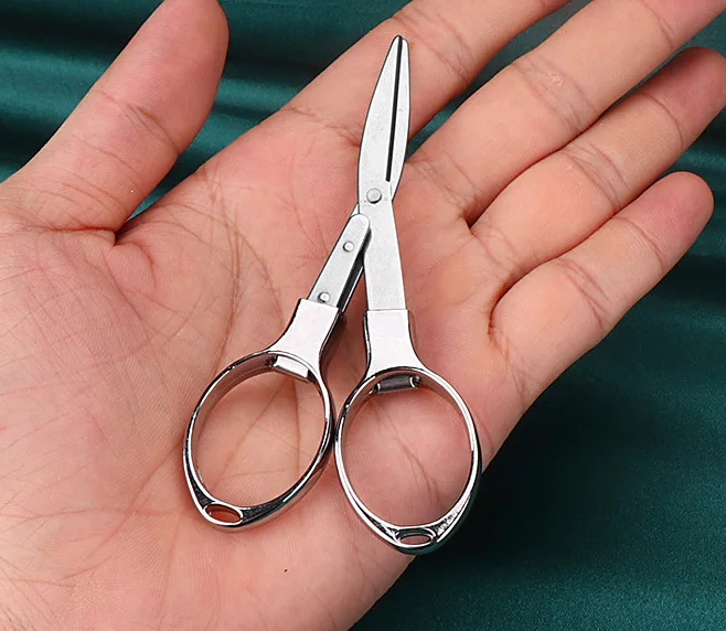 Small Foldable Scissors - Portable and Versatile Cutting