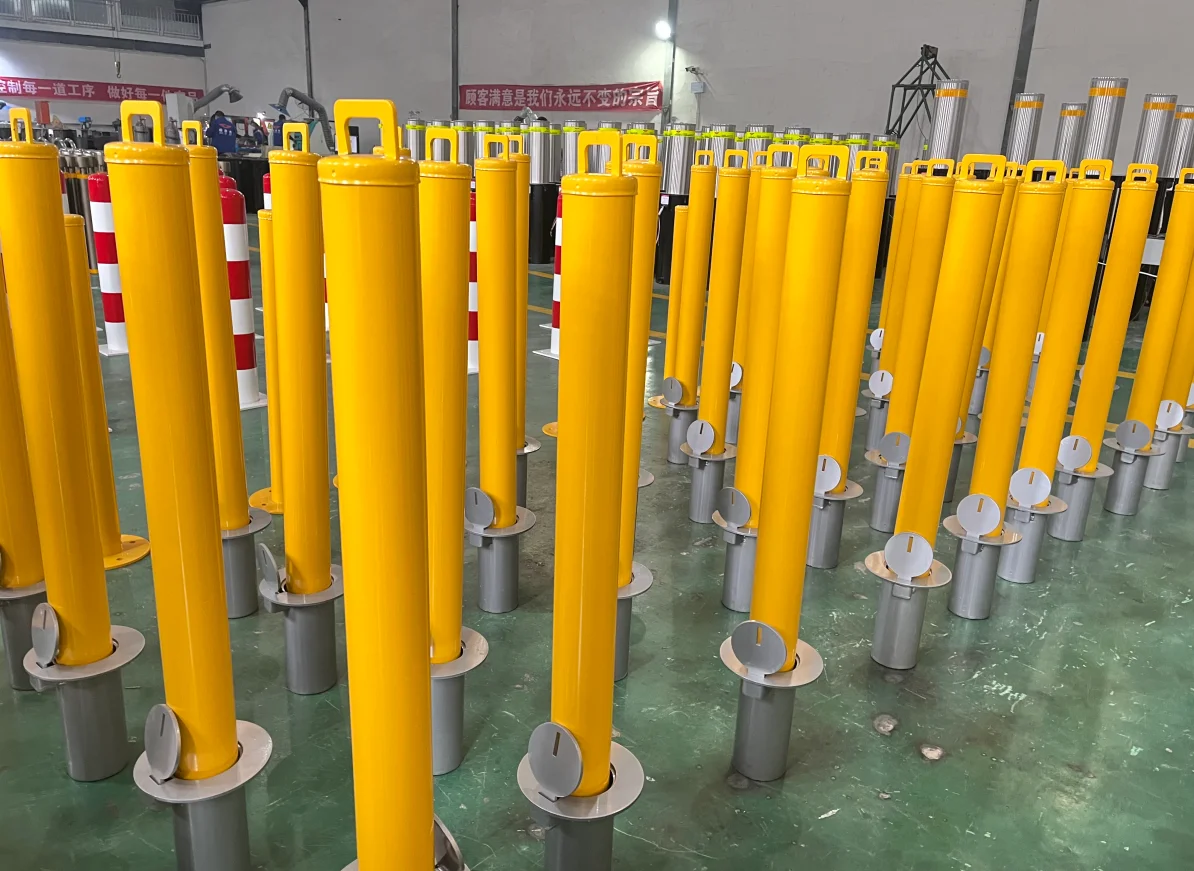 Galvanised Steel Bollard Movable Bollards With Locks Pedestrian ...