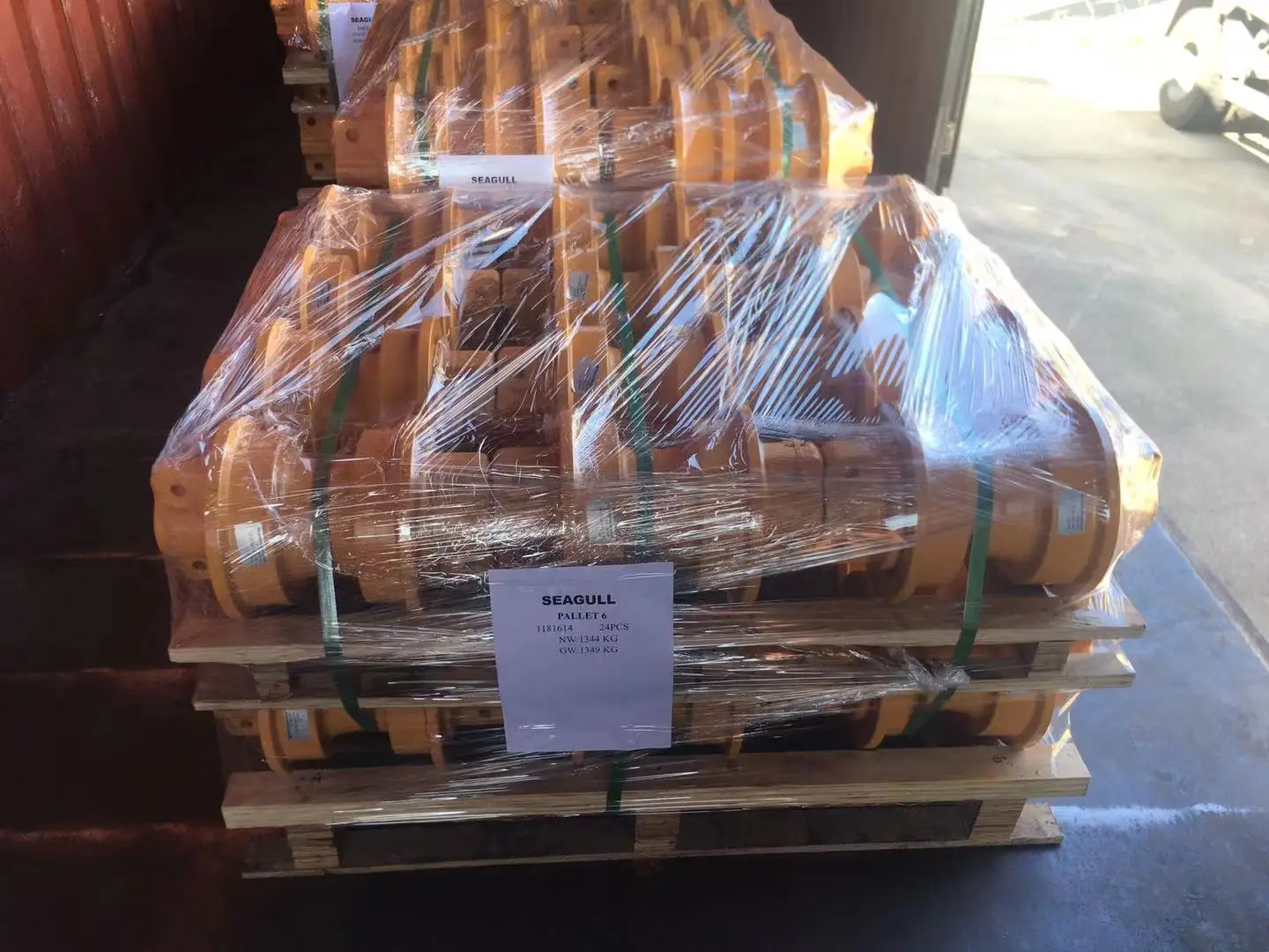 R9250 Excavator Undercarriage Parts Track Roller For Carrier Roller ...