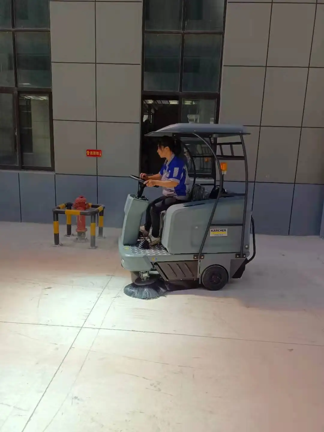 MINGNUO C200X Compact Floor Cleaning Machine - Efficient Sweeping