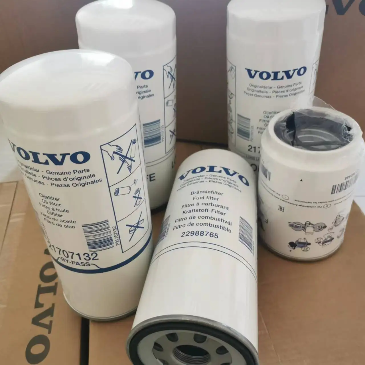 Heavy Truck Diesel Engine Fuel Filter 22480372 15126069 P550529 ...