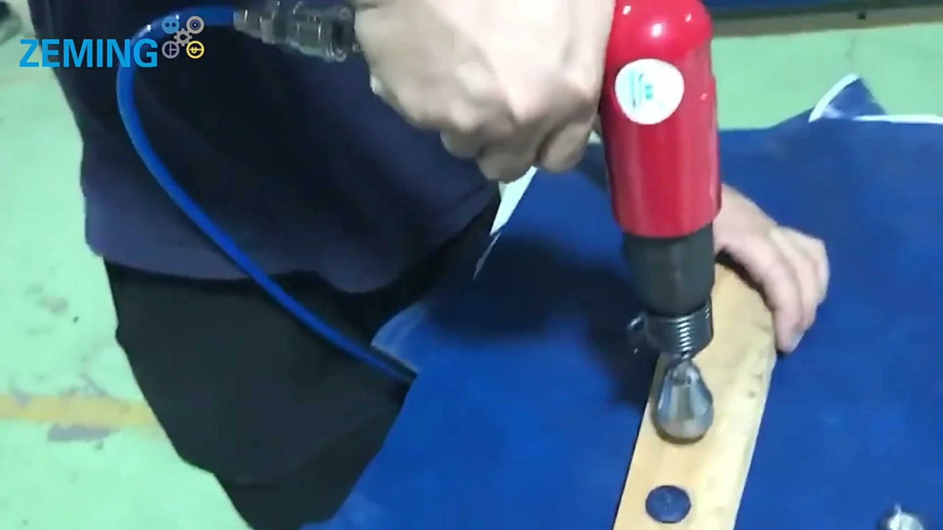 High Efficiency Pneumatic Hammer Nail Gun For Wood Furniture Upholstery ...