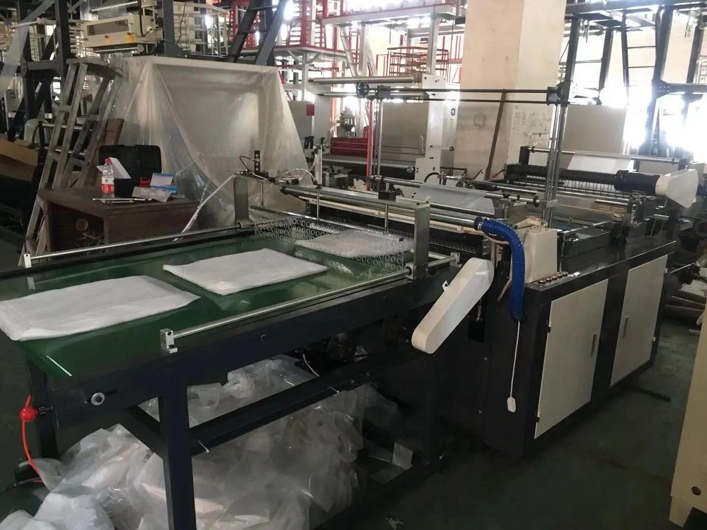 Automatic Polybag Heat Sealing Cold Cutting Vest Bag Flat Bag Plastic ...