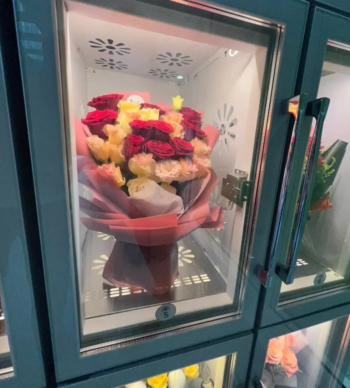 Fresh Flower Vending Machine - LPMIE Combo Vending Solution