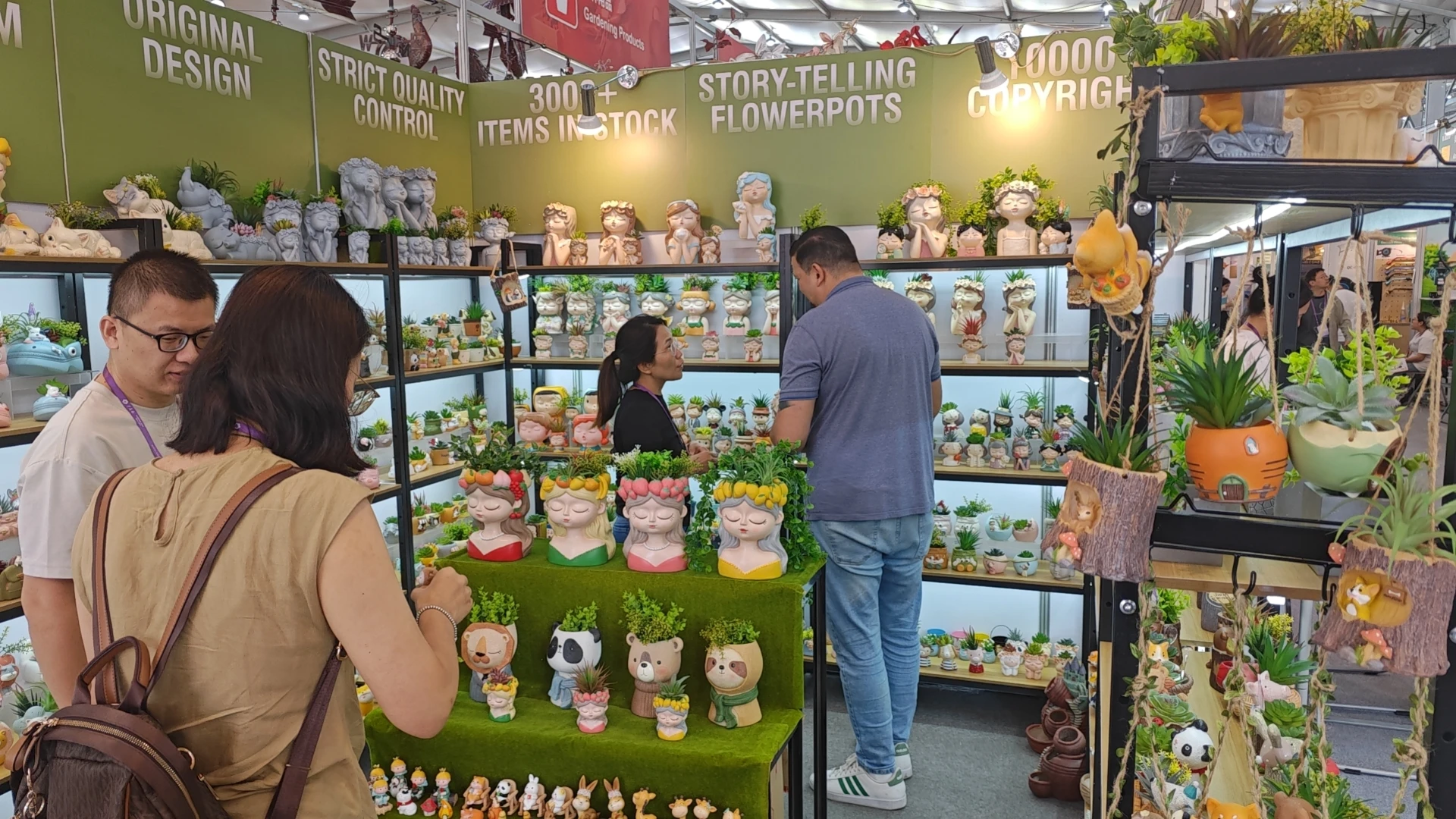 Roogo Cute Fairy Garden Miniature Stone Bunny Hedgehog Frog Bee Animal ...