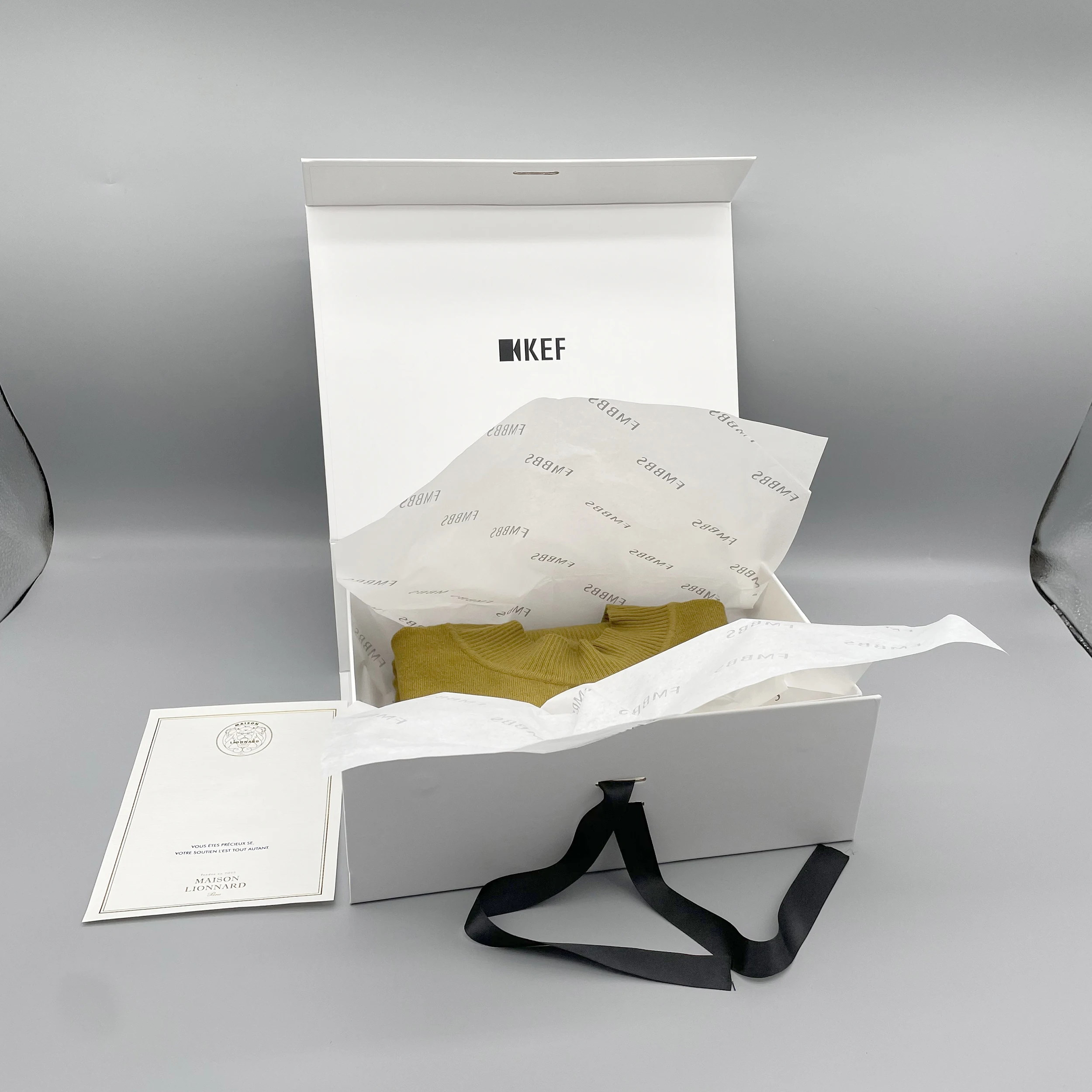 Custom Elegant High Quality Offwhite Magnetic Gift Box, Luxury Branded ...